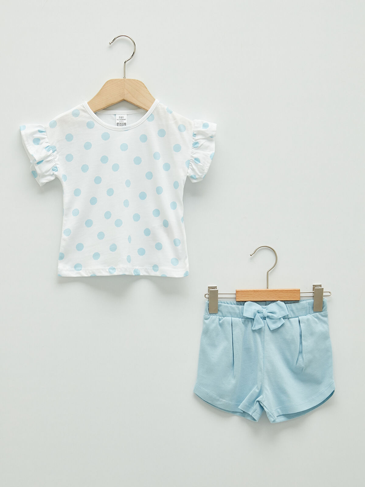 Bisiklet Yaka Kısa Kollu Puantiye Desenli Pamuklu Kız Bebek Tişört ve Şort 2'li Takım