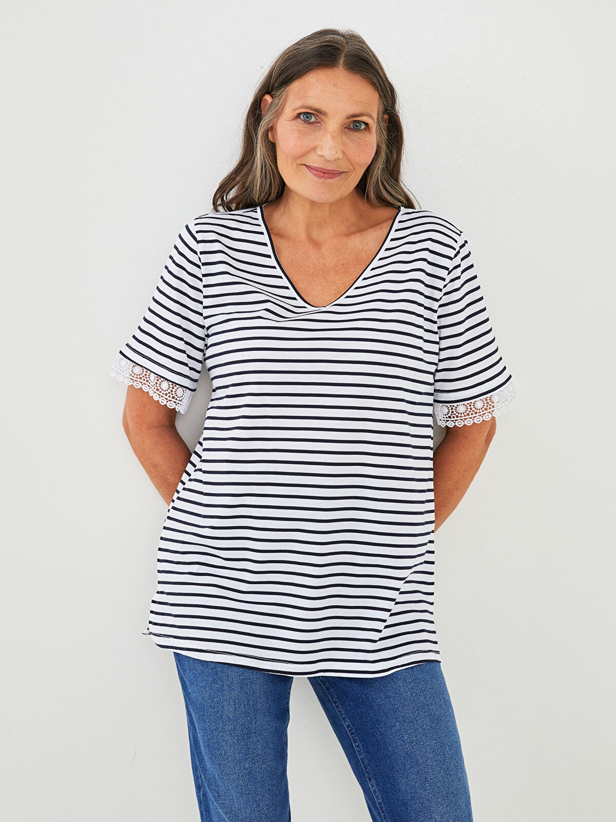 LCW GRACE V Yaka Çizgili Dantel Detaylı Kısa Kollu Pamuklu Kadın Bluz