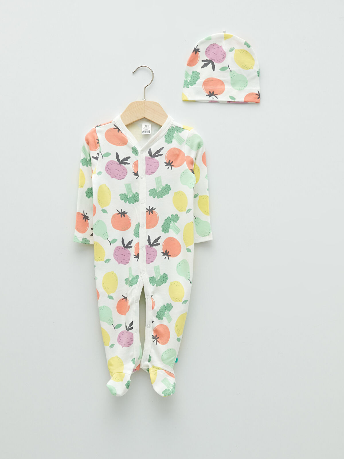 V Yaka Uzun Kollu Baskılı Pamuklu Kız Bebek Tulum ve Bere 2'li Takım