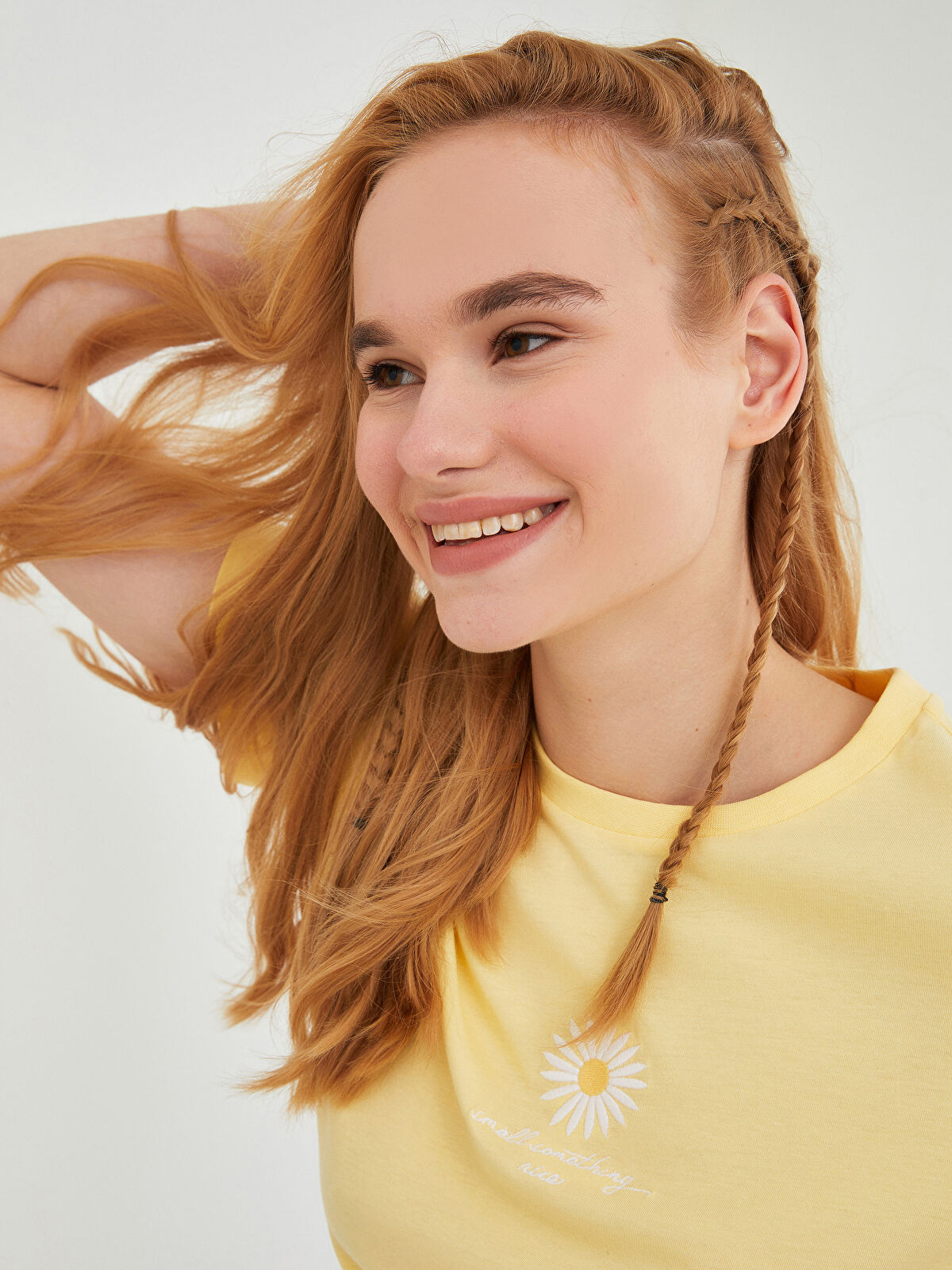 XSIDE Bisiklet Yaka Nakışlı Kısa Kollu Pamuklu Kadın Tişört