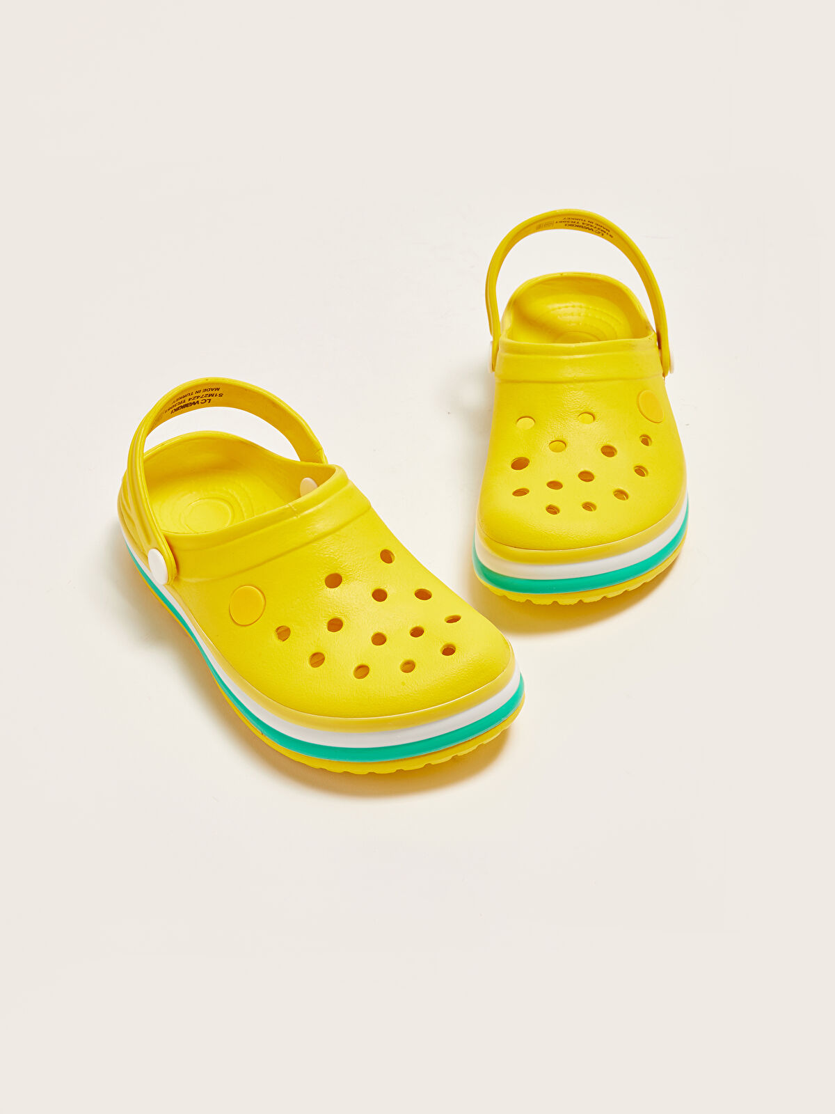 Delikli Erkek Çocuk Plaj Sandaleti