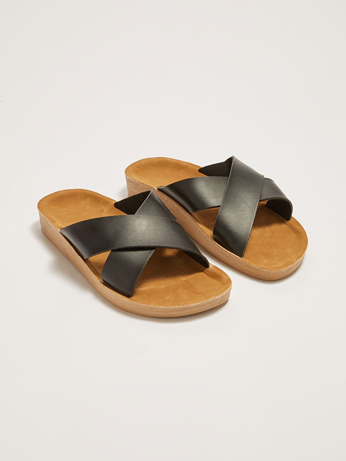 Deri Görünümlü Çapraz Bantlı Kadın Terlik