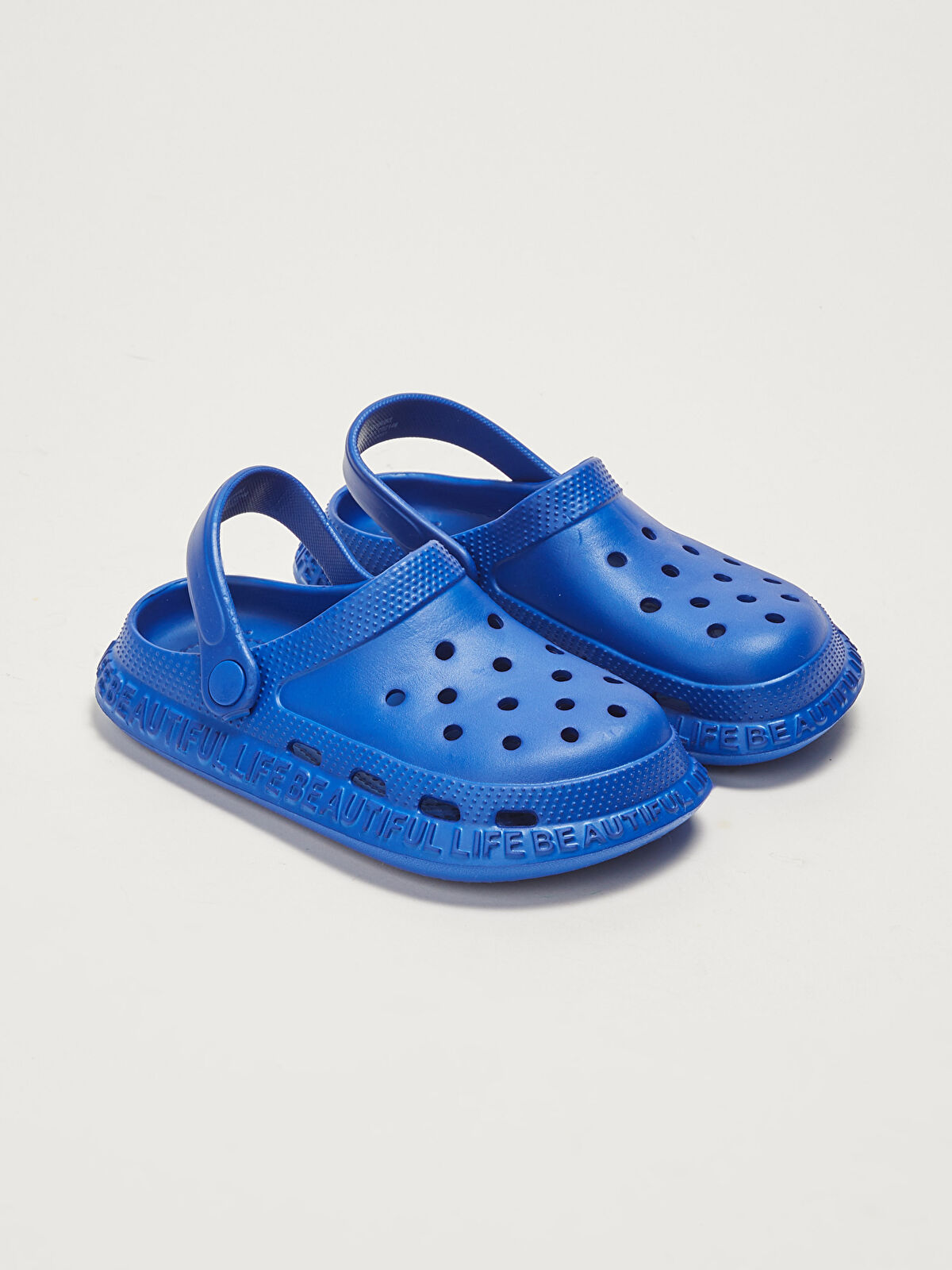 Delikli Erkek Çocuk Sandaleti