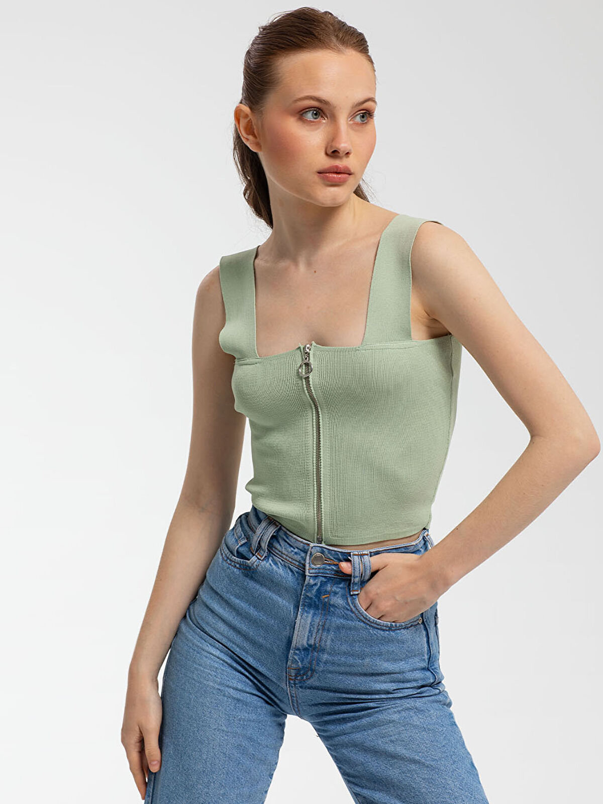 AVRILE Kare Yaka Askılı Fermuarlı Kadın Triko Atlet AVRILE Kare Yaka Askılı Fermuarlı Kadın Triko Atlet