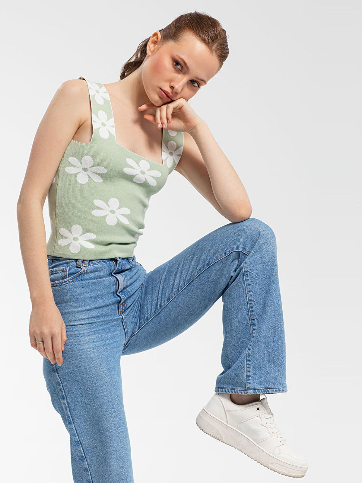 AVRILE Kare Yaka Çiçekli Askılı Kadın Triko Atlet