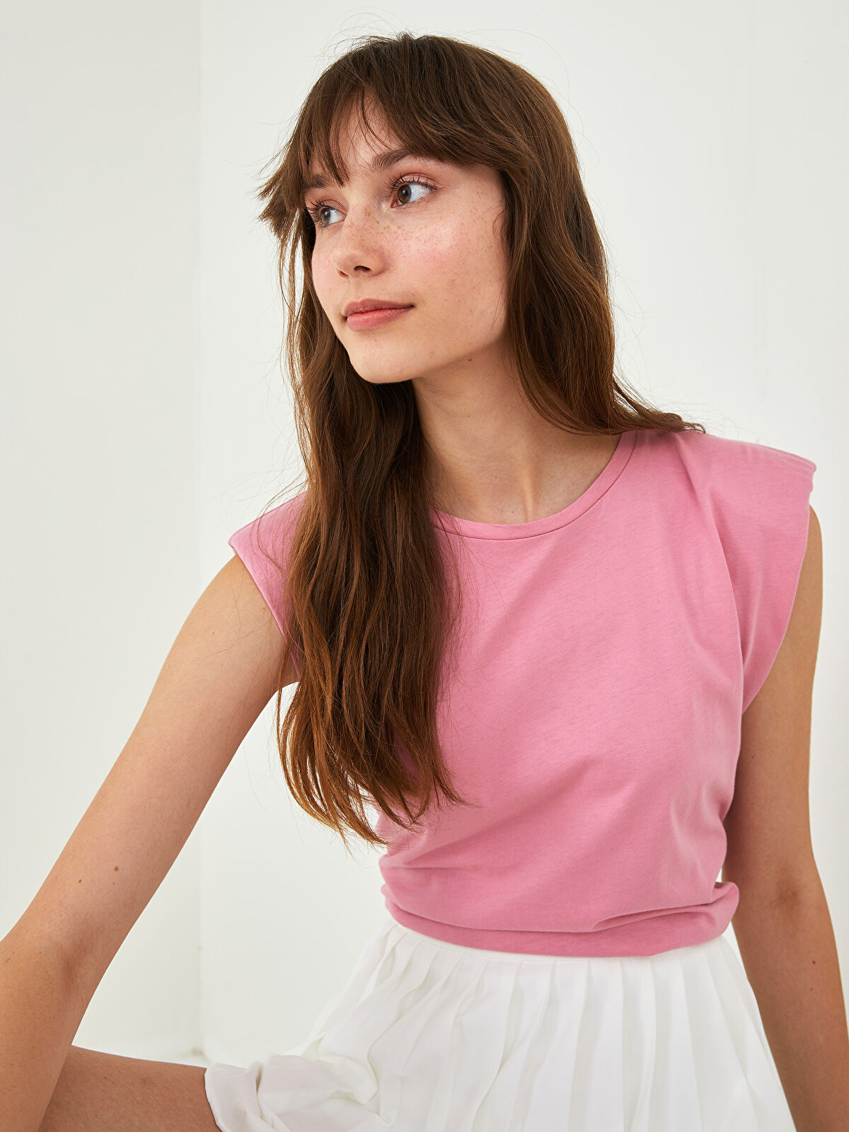 Quzu Bisiklet Yaka Vatkalı Kolsuz Kadın Tişört