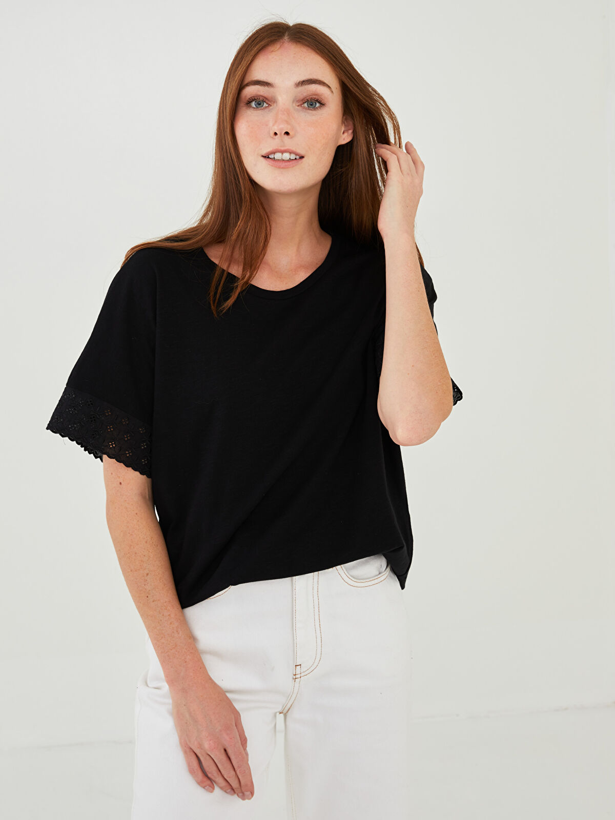 LCW CLASSIC Bisiklet Yaka Nakışlı Kısa Kollu Kadın Bluz