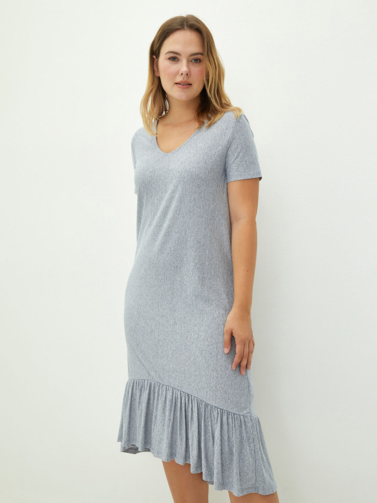 LCW CLASSIC V Yaka Çizgili Kısa Kollu A Kesim Kadın Elbise