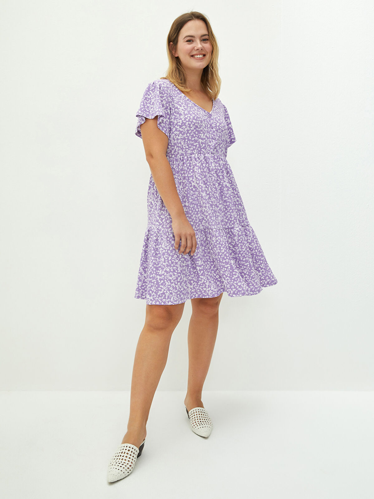 Büyük Beden V Yaka Çiçekli Kısa Kollu Düğme Detaylı Kadın Elbise