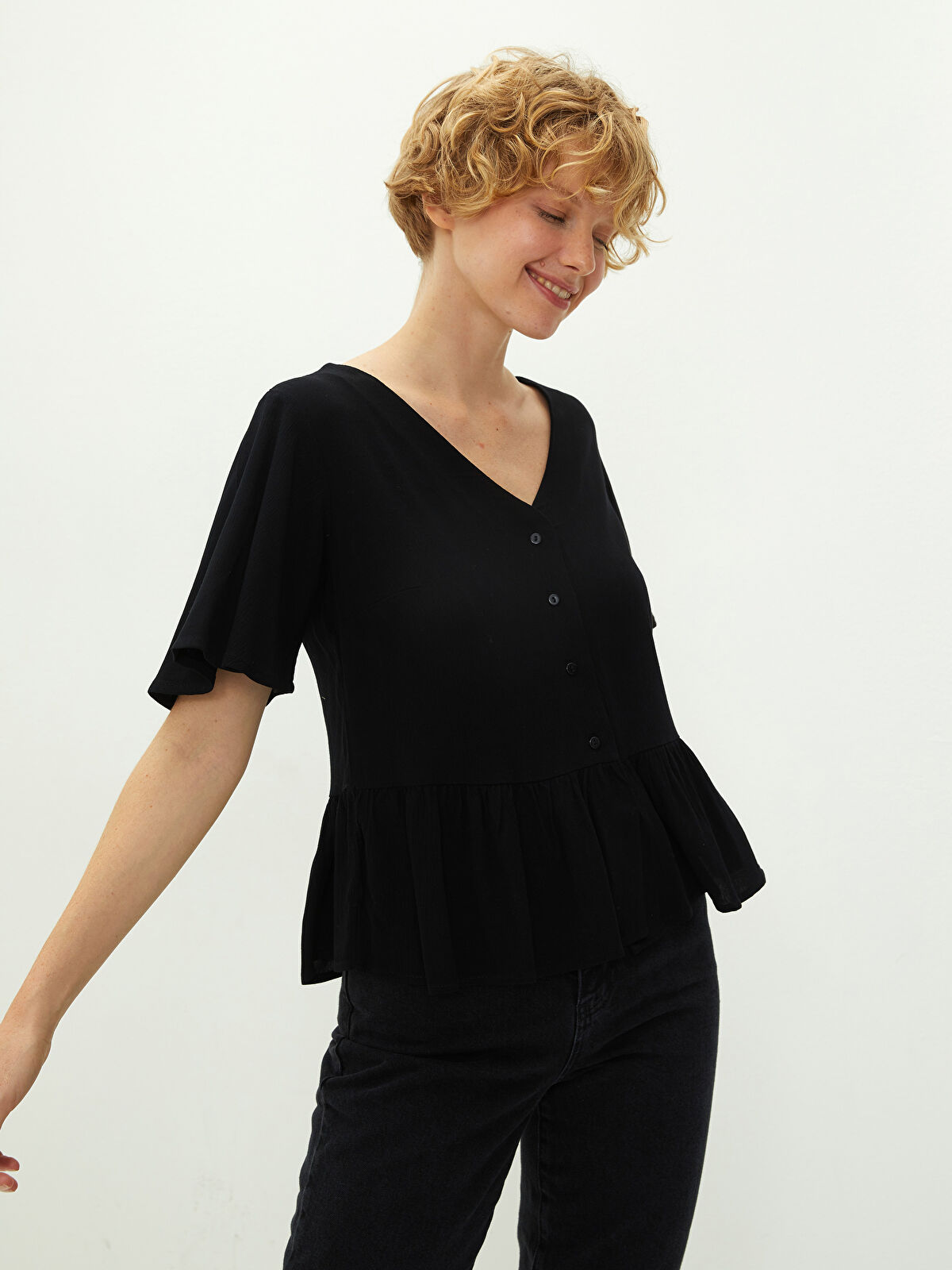 LCW CASUAL V Yaka Düz Kısa Kollu Krinkle Kumaş Kadın Bluz