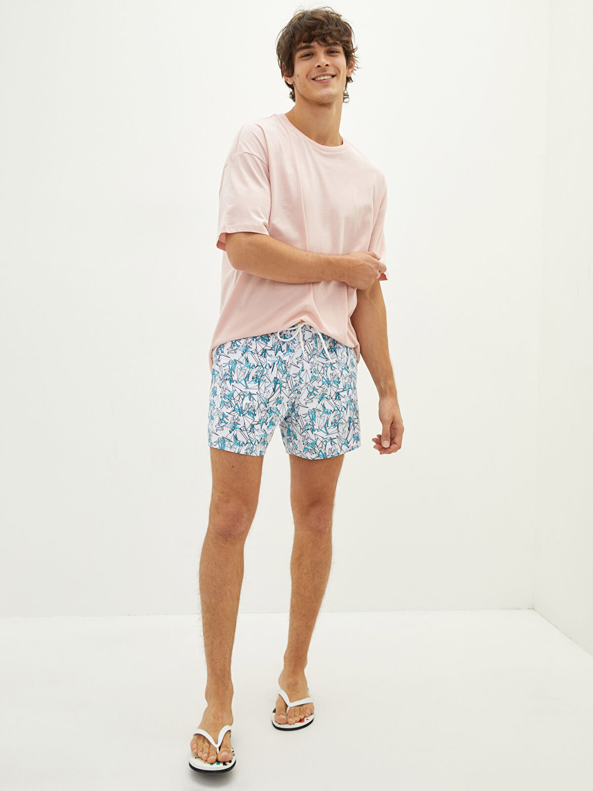 Kısa Boy Desenli Erkek Deniz Şortu