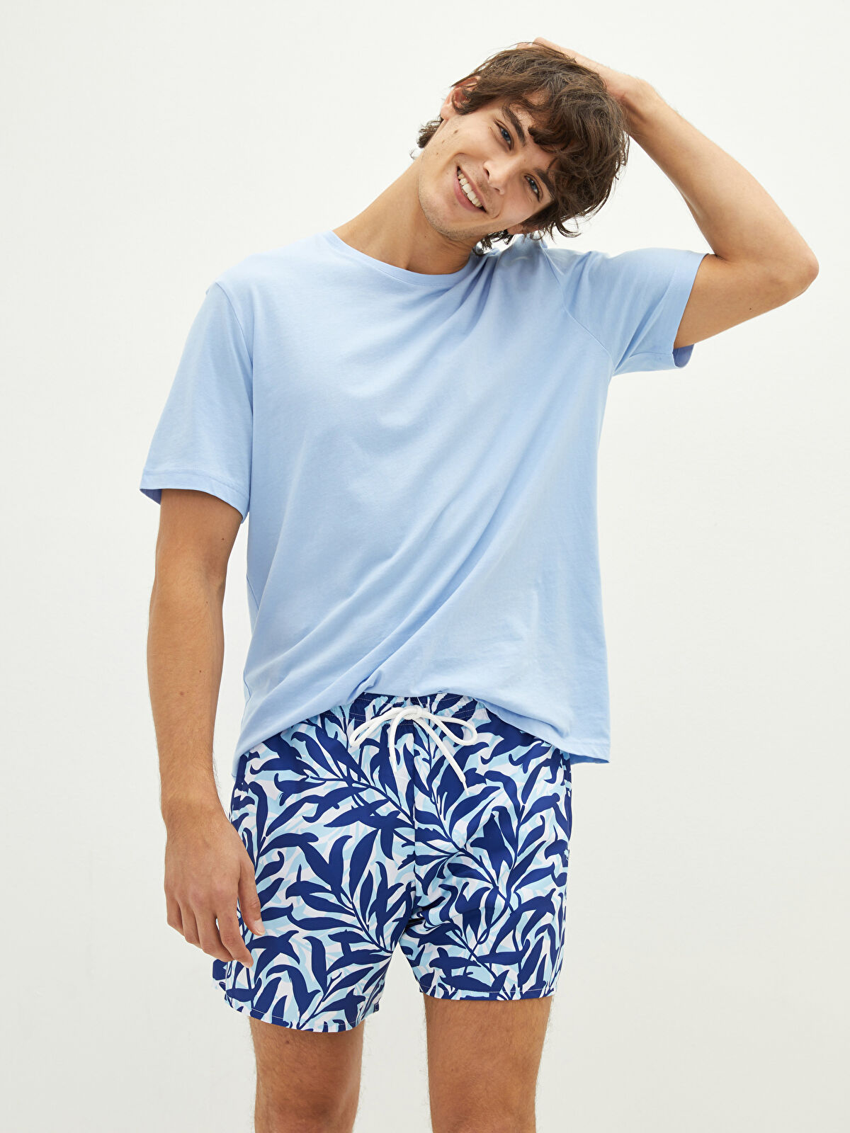 Kısa Boy Desenli Erkek Deniz Şortu