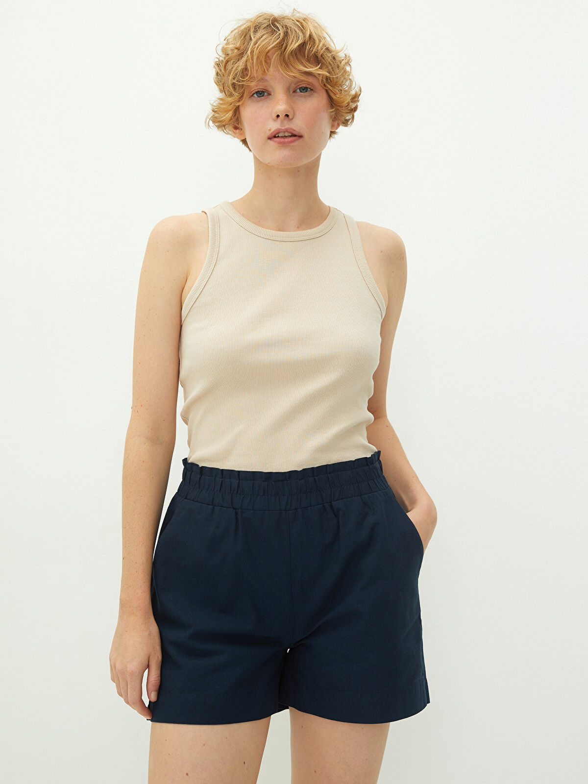 LCW CASUAL Beli Lastikli Düz Cep Detaylı Kadın Bermuda Şort