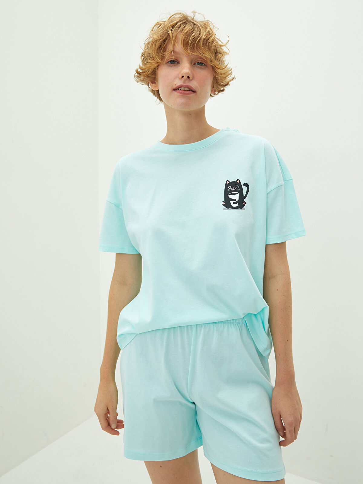 LCW DREAM Bisiklet Yaka Baskılı Kısa Kollu Pamuklu Kadın Şortlu Pijama Takımı
