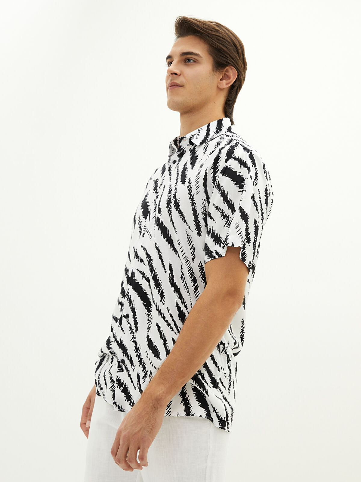 LCW VISION Slim Fit Kısa Kollu Desenli Viskon Erkek Gömlek