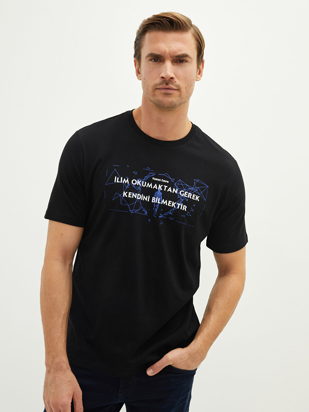 LCW CLASSIC Bisiklet Yaka Kısa Kollu Yunus Emre Söz Baskılı Penye Erkek Tişört