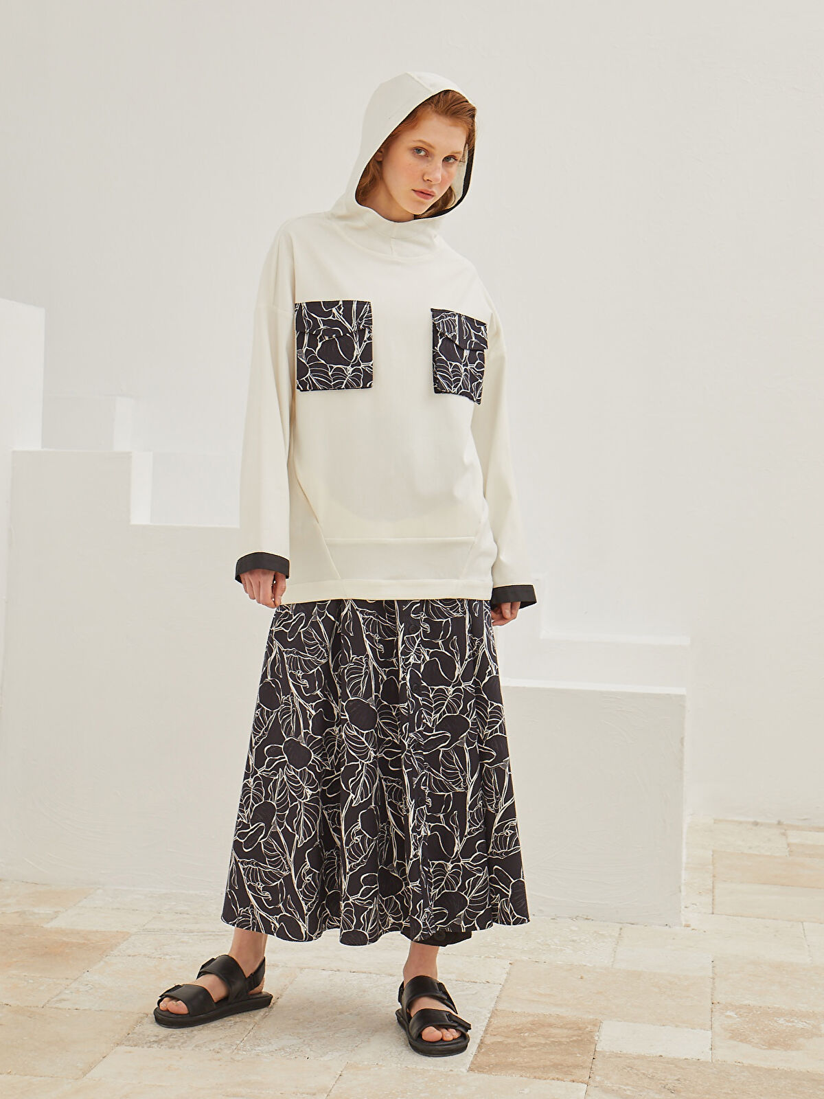 QOOQ STORE Kapüşon Yaka Desenli Uzun Kollu Kadın Sweatshirt QOOQ STORE Kapüşon Yaka Desenli Uzun Kollu Kadın Sweatshirt