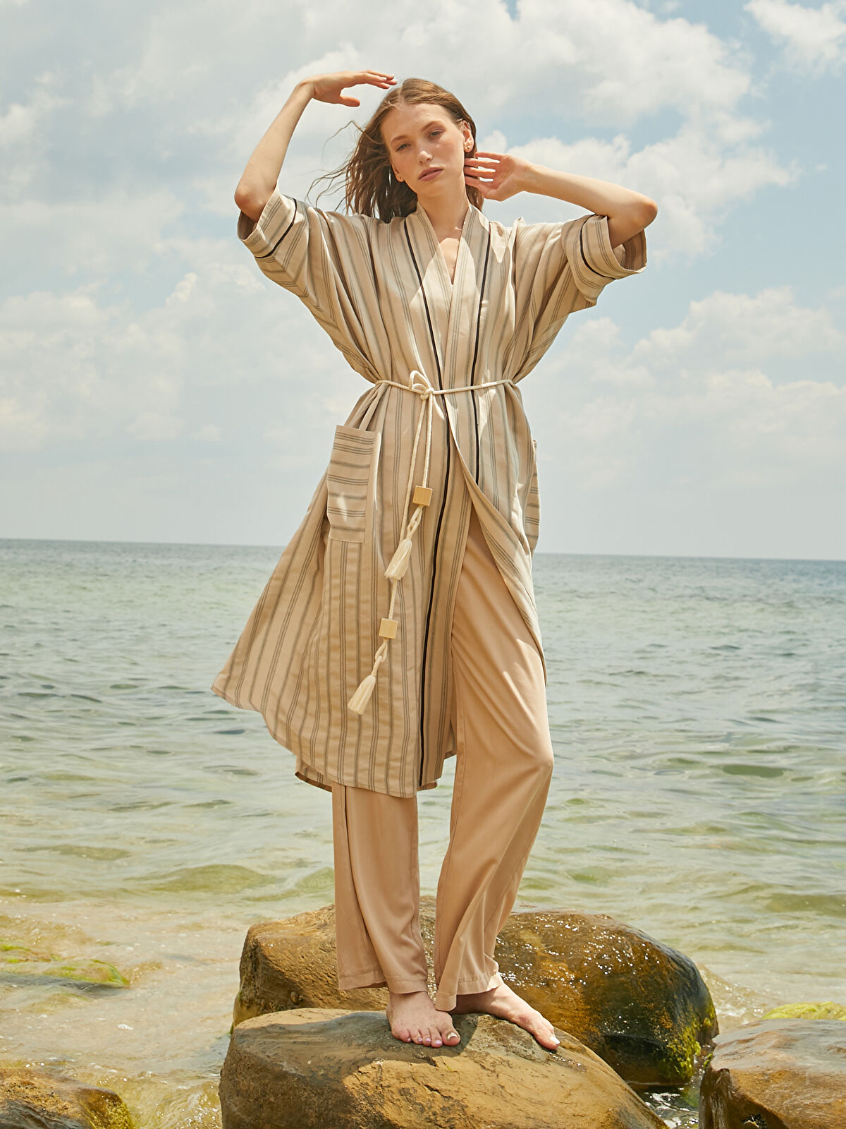 QOOQ STORE Kruvaze Yaka Çizgili Uzun Kollu Oversize Kadın Kimono QOOQ STORE Kruvaze Yaka Çizgili Uzun Kollu Oversize Kadın Kimono