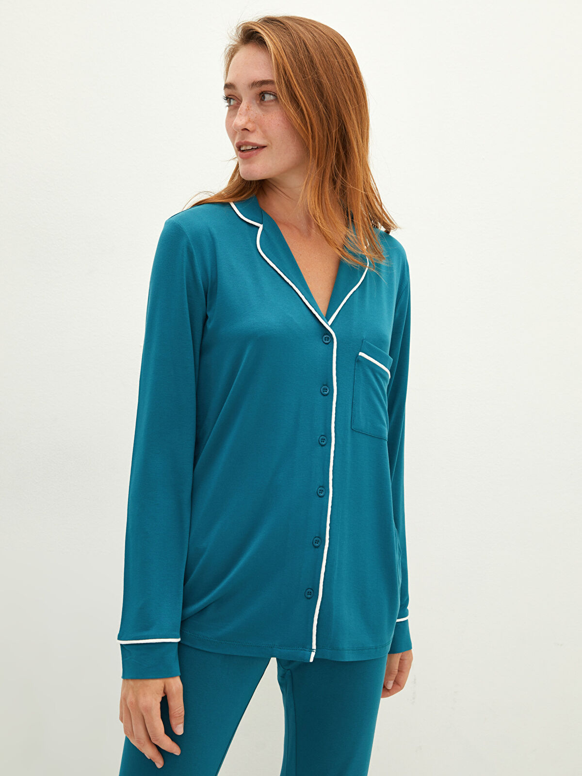 LCW DREAM Gömlek Yaka Düz Uzun Kollu Cep Detaylı Viskon Kadın Pijama Takımı