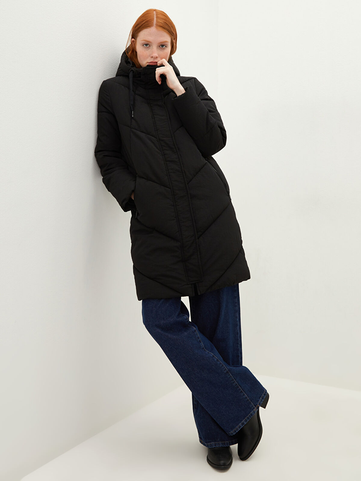 LCW CASUAL Kapüşonlu Düz Cep Detaylı Uzun Kollu Kalın Kadın Şişme Mont LCW CASUAL Kapüşonlu Düz Cep Detaylı Uzun Kollu Kalın Kadın Şişme Mont