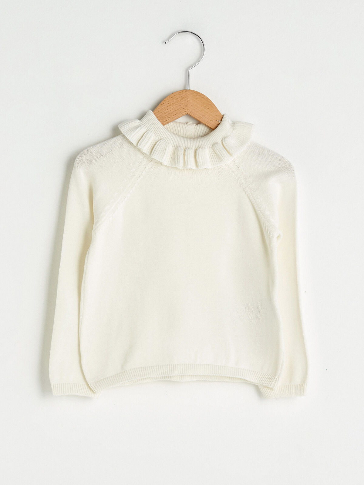 Yarım Balıkçı Yaka Uzun Kollu Fırfır Detaylı Kız Bebek İnce Triko Kazak Yarım Balıkçı Yaka Uzun Kollu Fırfır Detaylı Kız Bebek İnce Triko Kazak