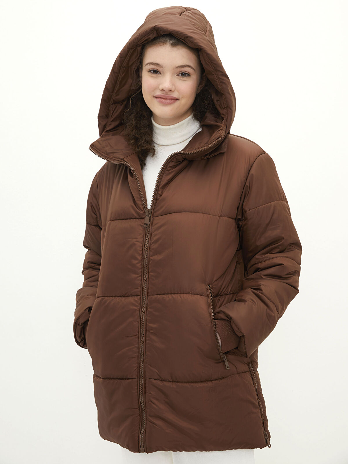 LCW CASUAL Kapüşonlu Düz Uzun Kollu Kadın Şişme Mont