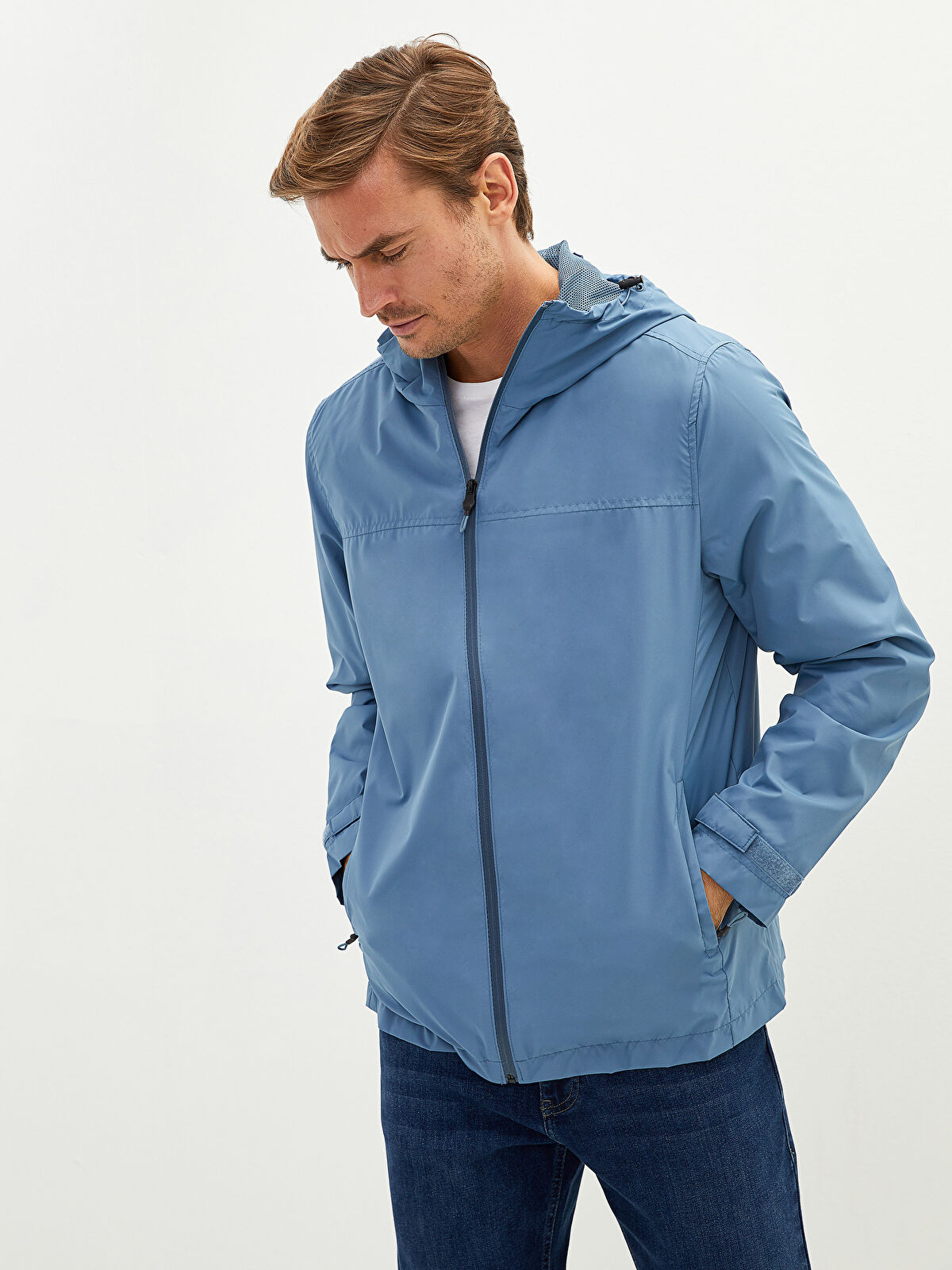 LCW CLASSIC Bol Kalıp Kapüşonlu İnce Erkek Yağmurluk