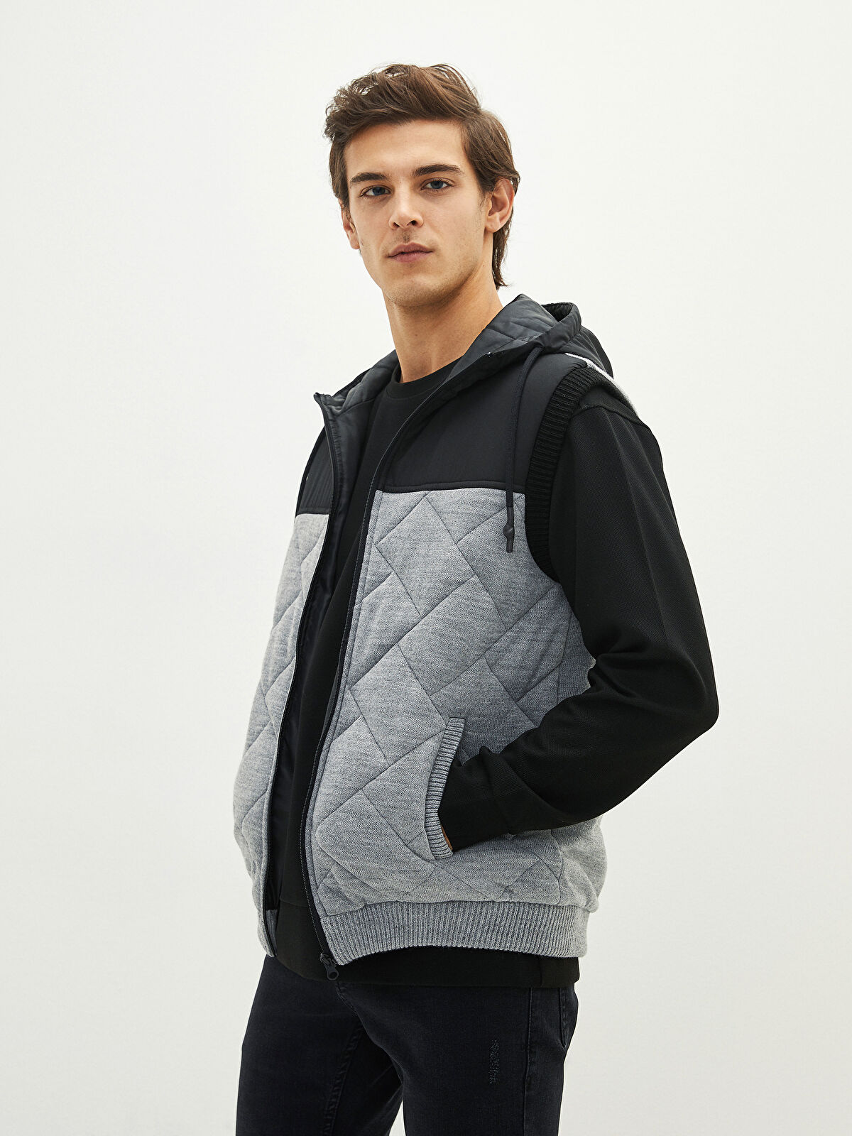 LCW CASUAL Slim Fit Kapüşonlu Erkek Triko Yelek LCW CASUAL Slim Fit Kapüşonlu Erkek Triko Yelek