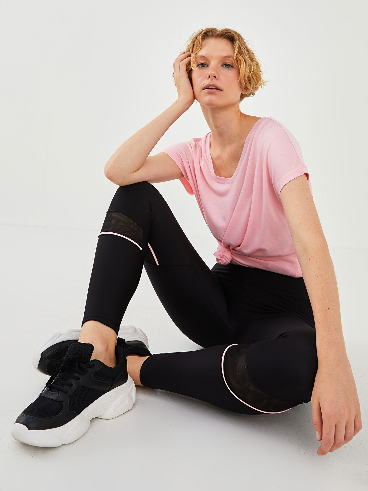 File Detaylı Bağcıklı Kalın Taban Kadın Spor Ayakkabı File Detaylı Bağcıklı Kalın Taban Kadın Spor Ayakkabı