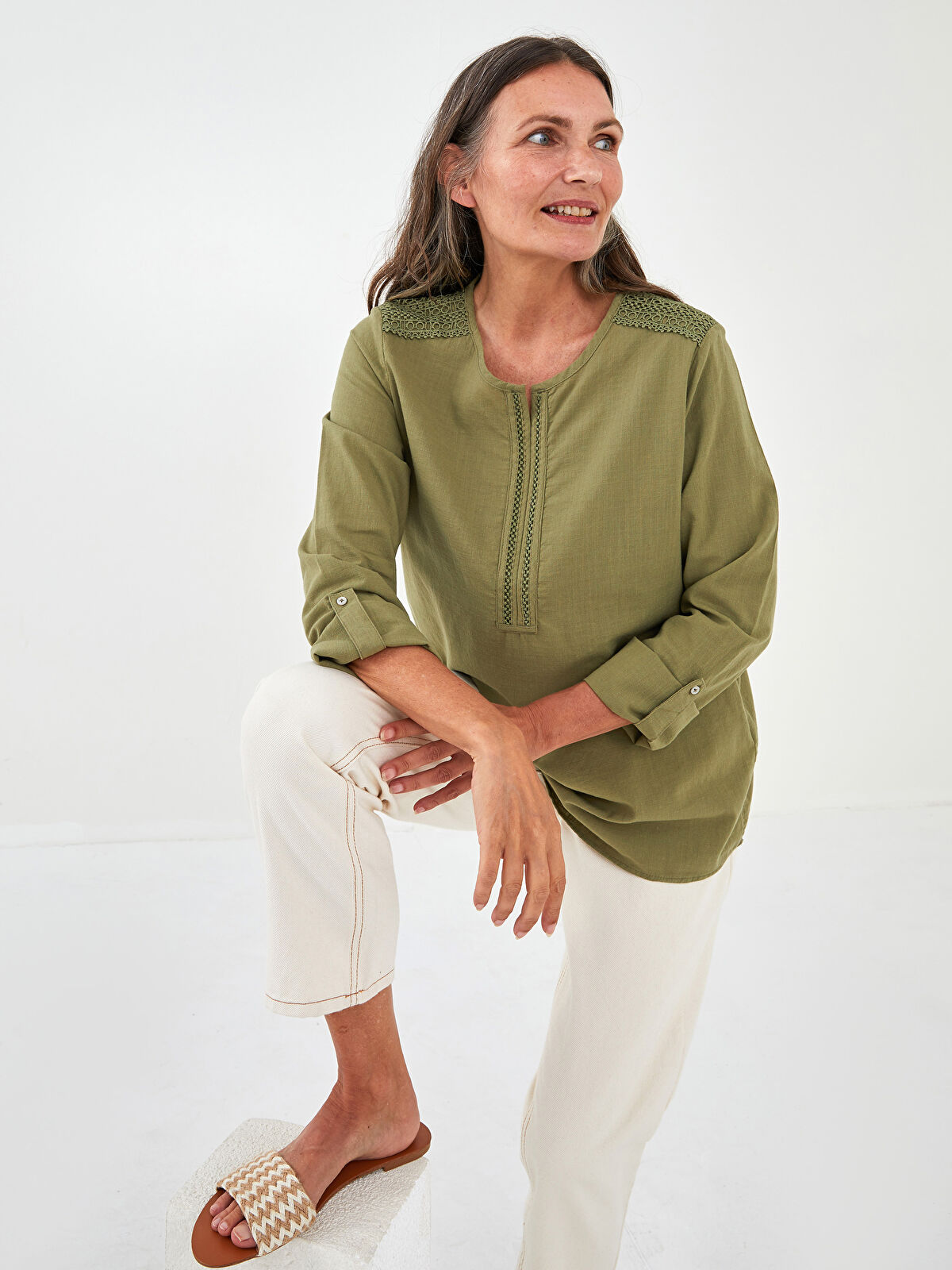 Kaçık Yaka Dantel Detaylı Uzun Kollu Pamuklu Kadın Bluz Kaçık Yaka Dantel Detaylı Uzun Kollu Pamuklu Kadın Bluz