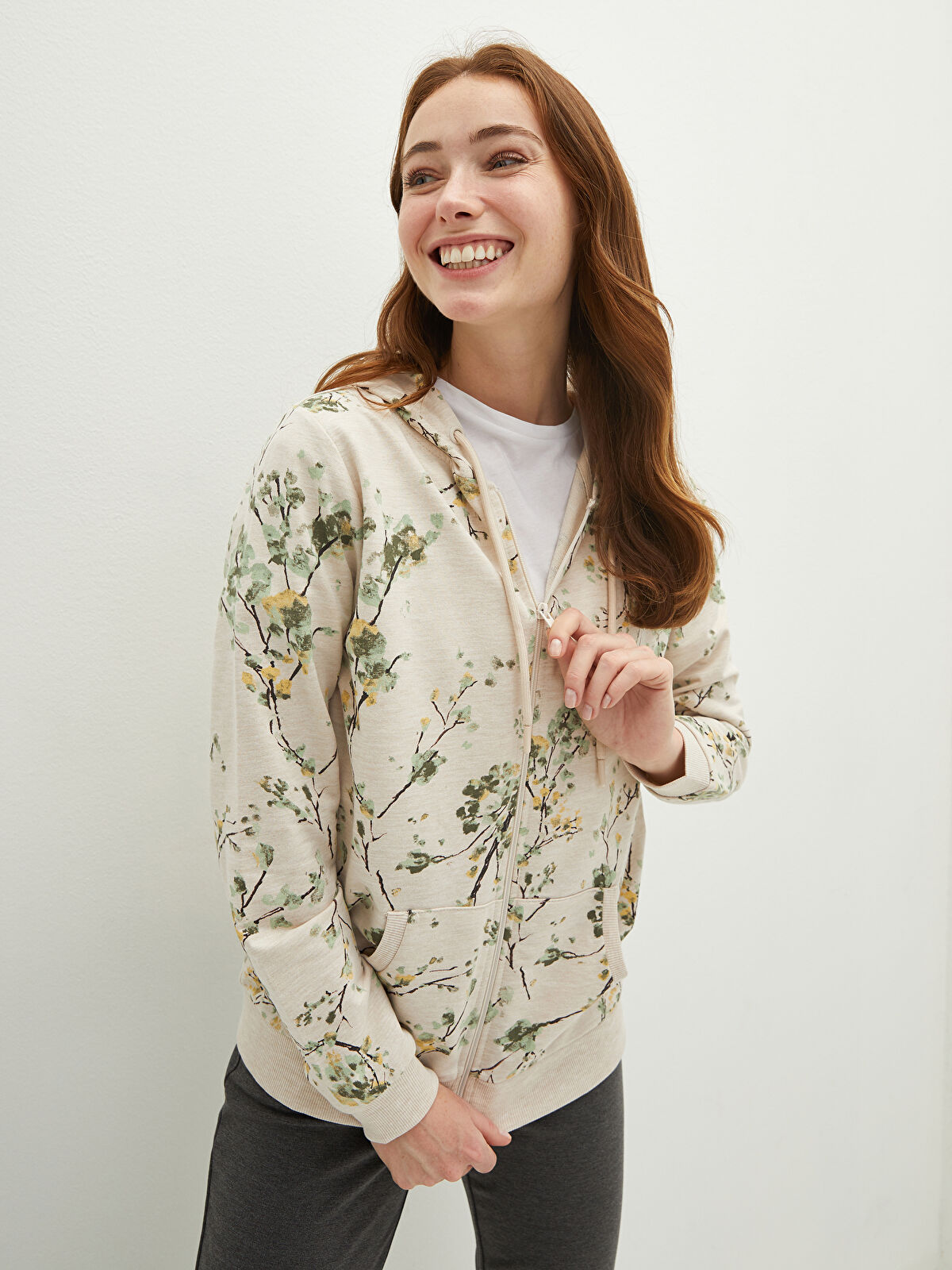 Kapüşon Yaka Desenli Uzun Kollu Cep Detaylı Kadın Spor Hırka