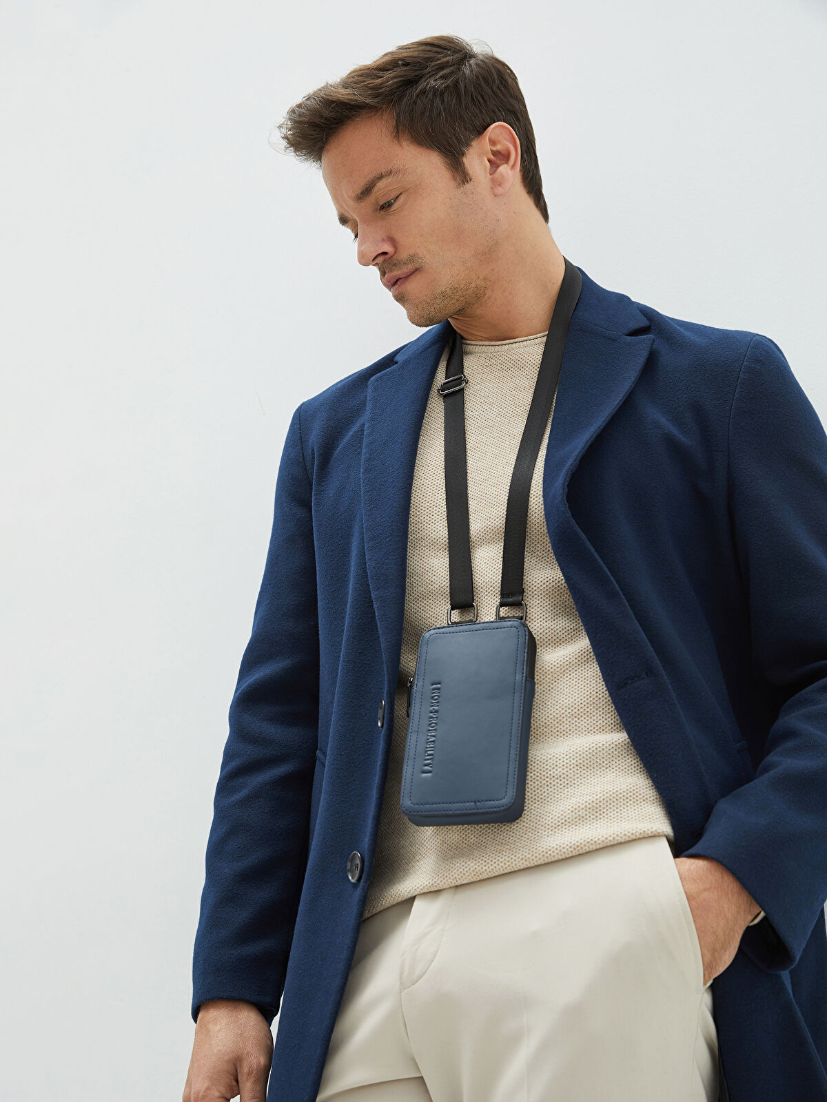 Deri Görünümlü Yazı Baskılı Erkek Telefon Çantası