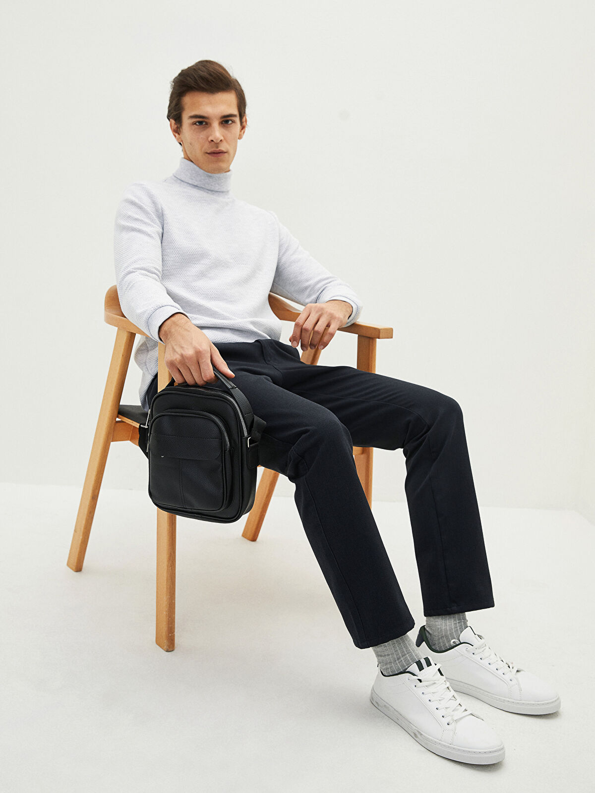 Deri Görünümlü Erkek El ve Omuz Çantası