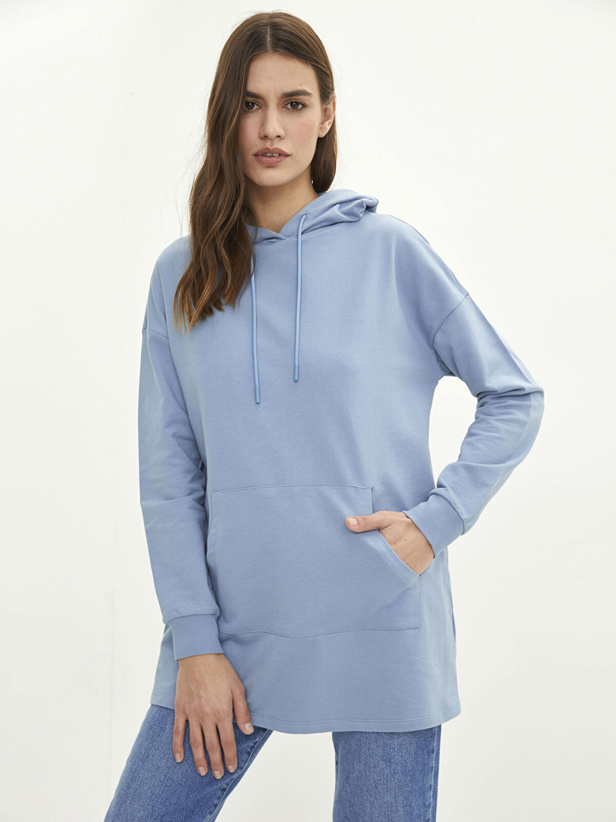 LCW BASIC Kapüşonlu Düz Uzun Kollu Pamuklu Kadın Sweatshirt LCW BASIC Kapüşonlu Düz Uzun Kollu Pamuklu Kadın Sweatshirt