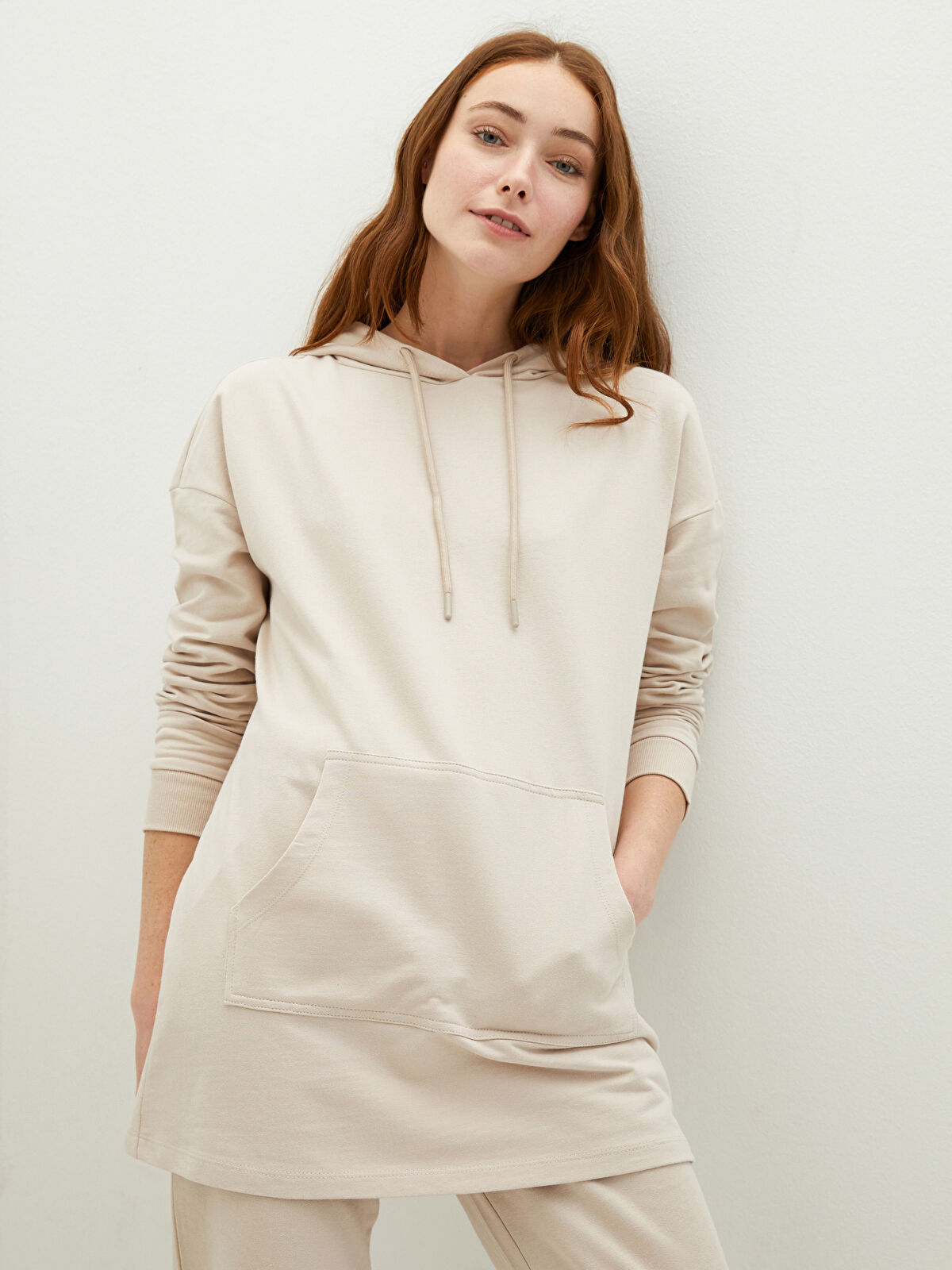 LCW BASIC Kapüşonlu Düz Uzun Kollu Pamuklu Kadın Sweatshirt LCW BASIC Kapüşonlu Düz Uzun Kollu Pamuklu Kadın Sweatshirt