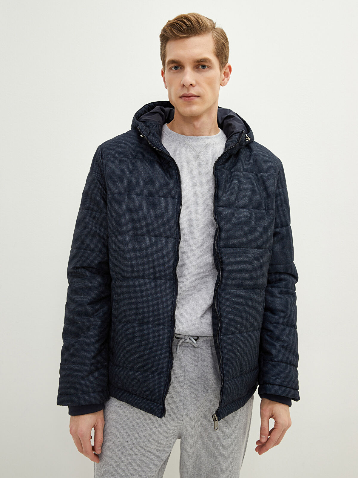 LCW CLASSIC Rahat Kalıp Kapüşonlu Erkek Şişme Mont LCW CLASSIC Rahat Kalıp Kapüşonlu Erkek Şişme Mont