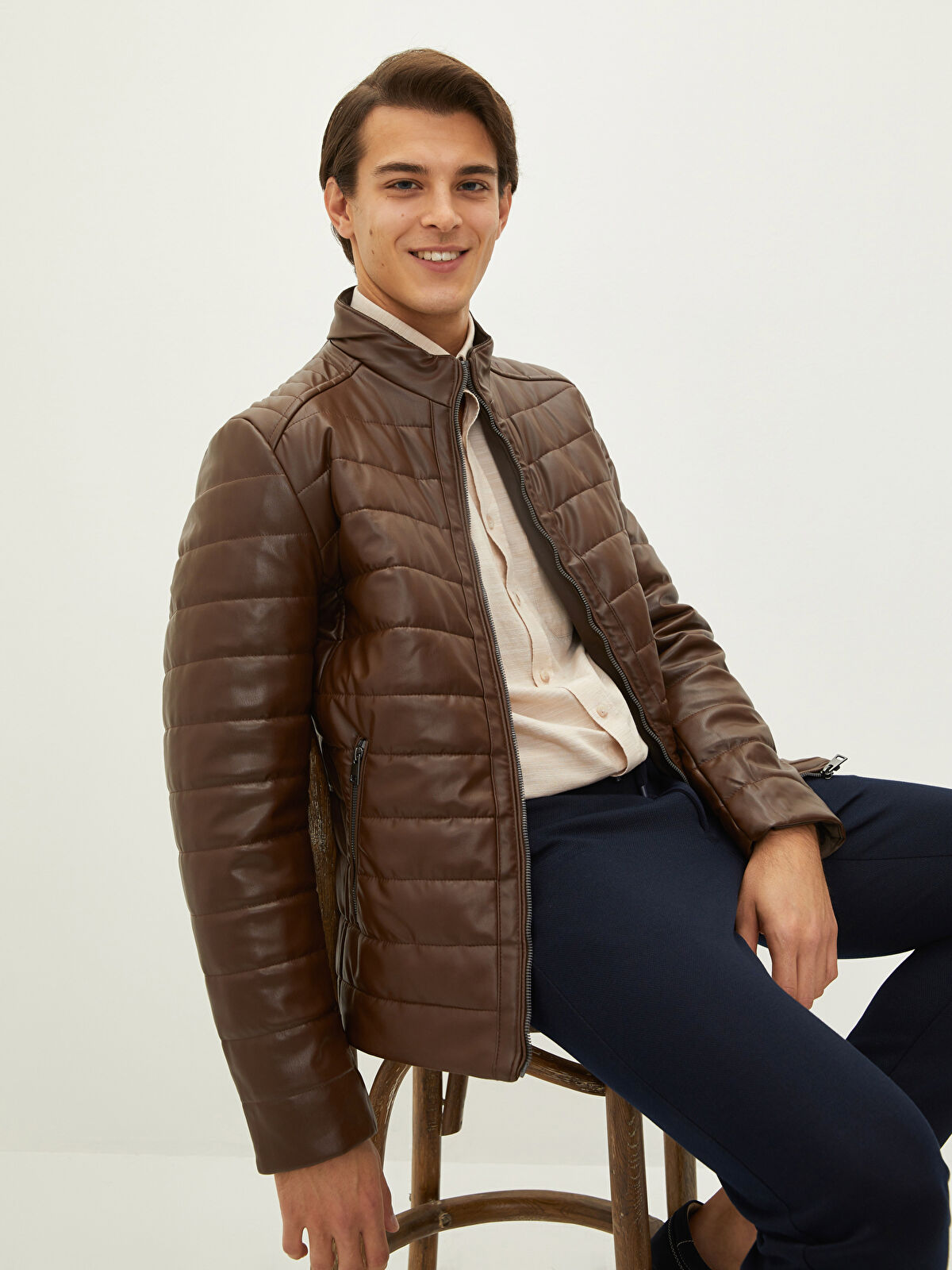 Standart Kalıp Dik Yaka Uzun Kollu Deri Görünümlü Erkek Mont