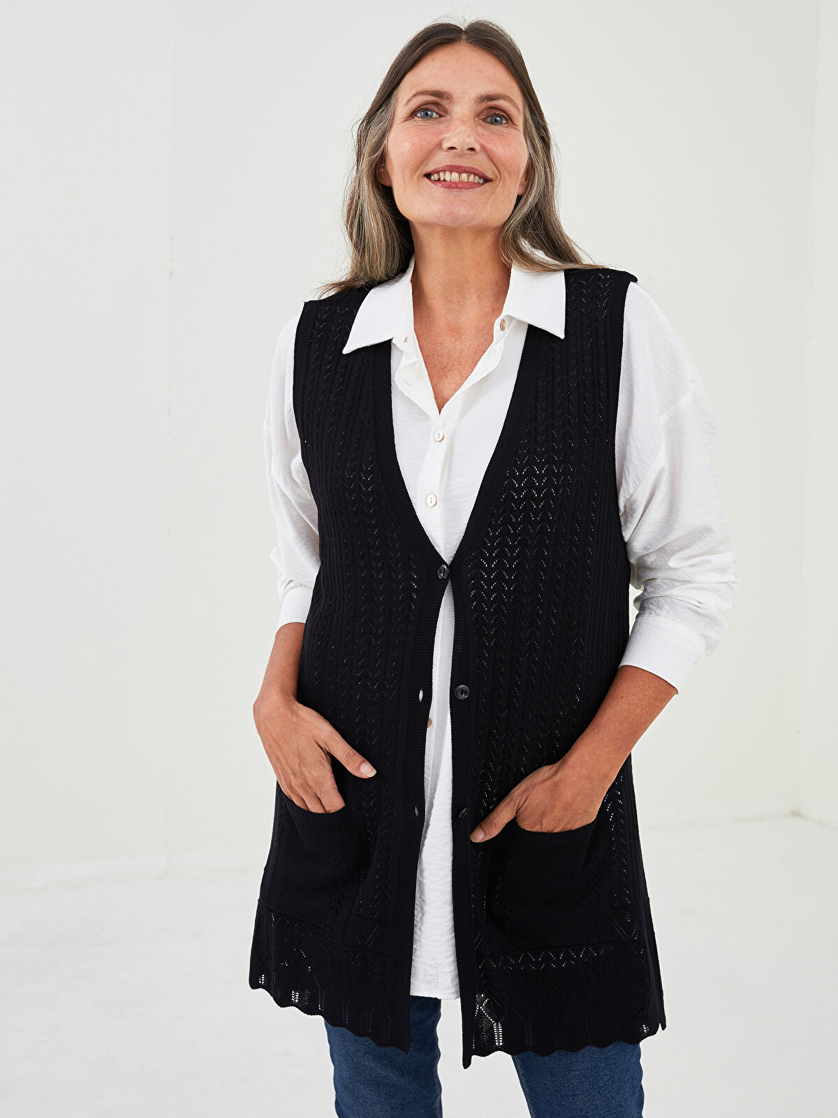 V Yaka Kendinden Desenli Kolsuz Önden Düğmeli Kadın Triko Yelek