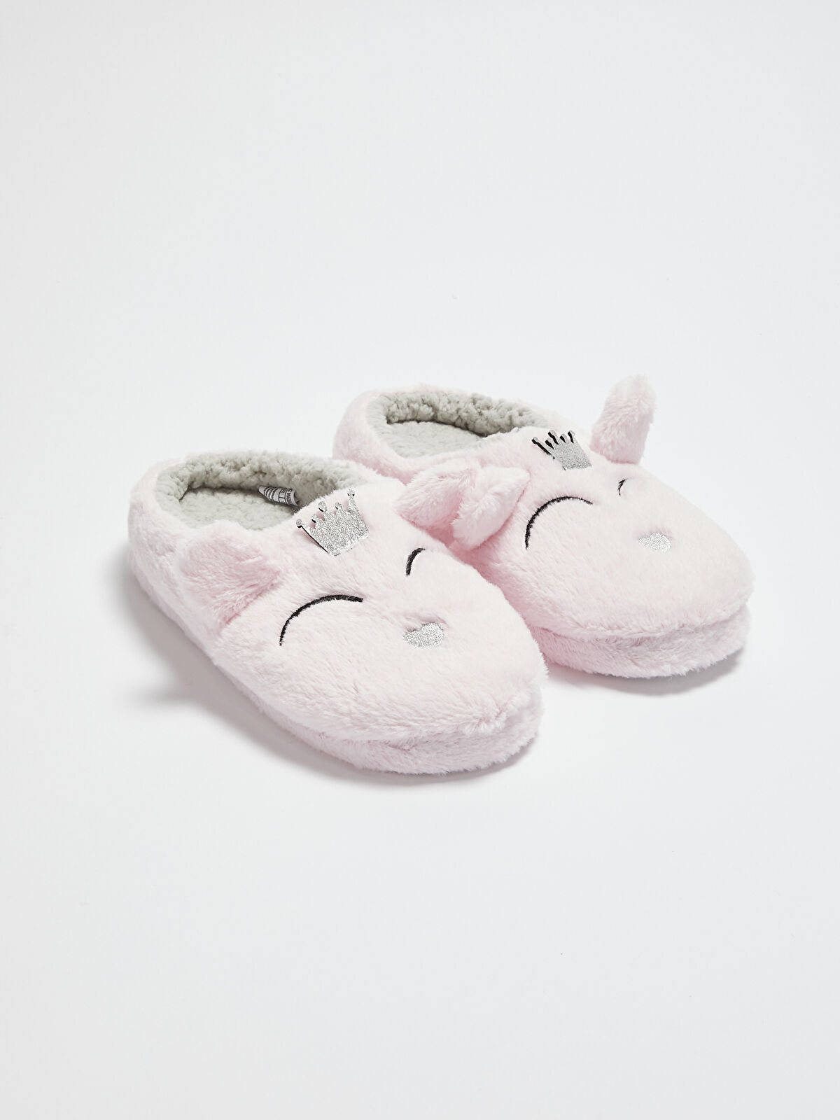 Nakış Detaylı Pelüş Kadın Ev Terliği