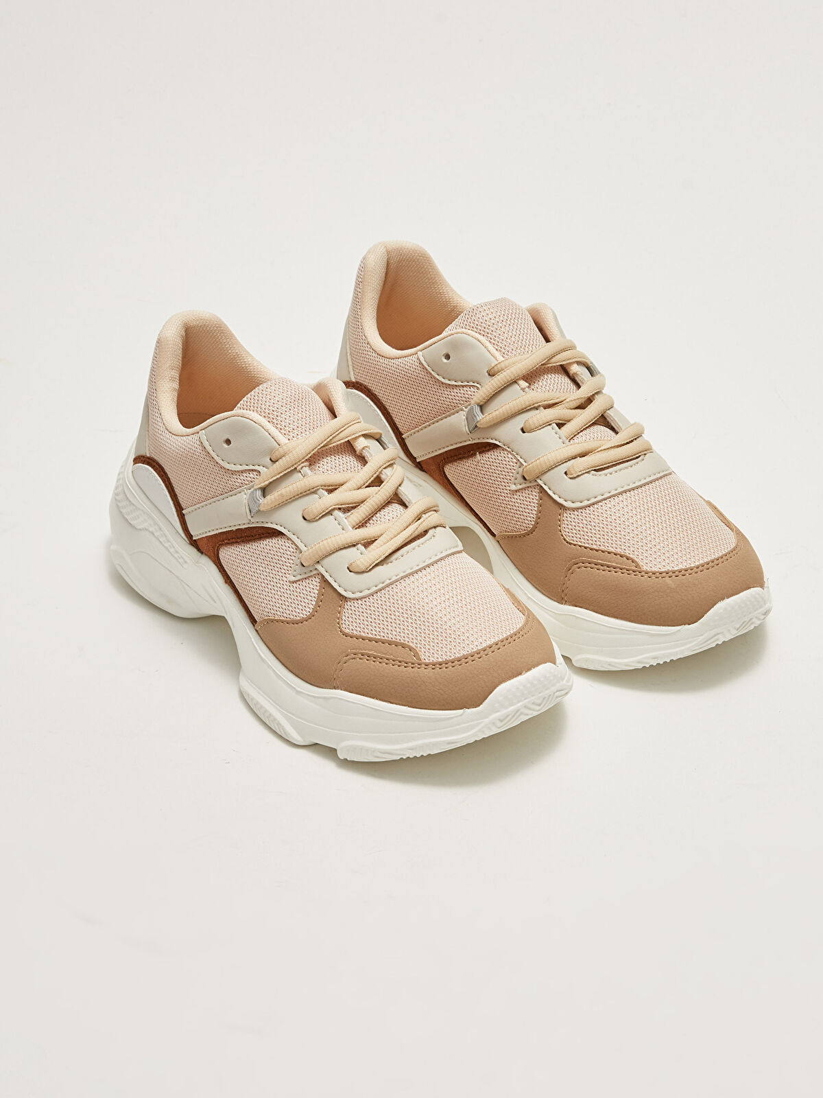 File Detaylı Bağcıklı Kalın Taban Kadın Spor Ayakkabı File Detaylı Bağcıklı Kalın Taban Kadın Spor Ayakkabı