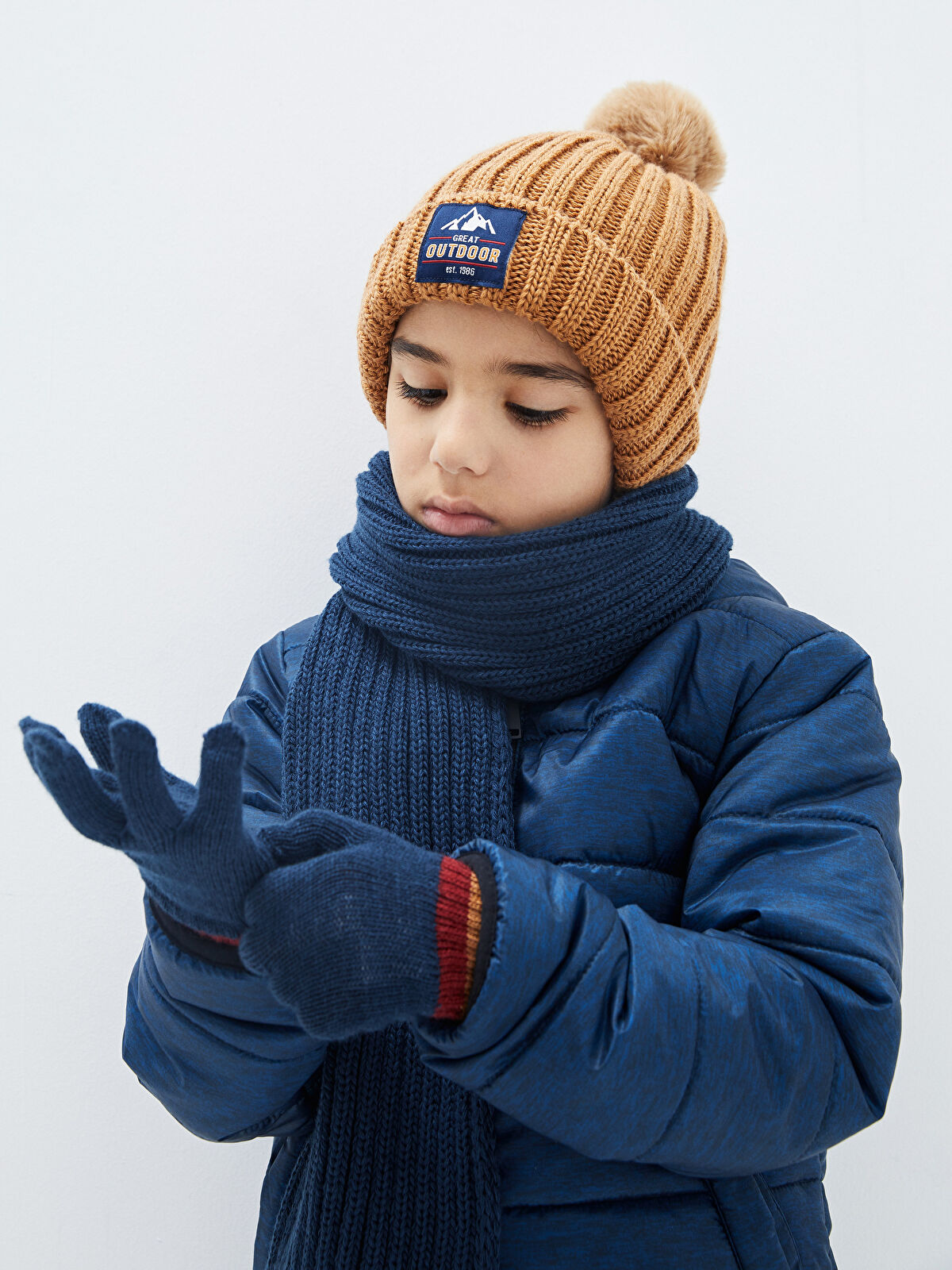 Erkek Çocuk Triko Atkı Bere ve Eldiven Takım Erkek Çocuk Triko Atkı Bere ve Eldiven Takım