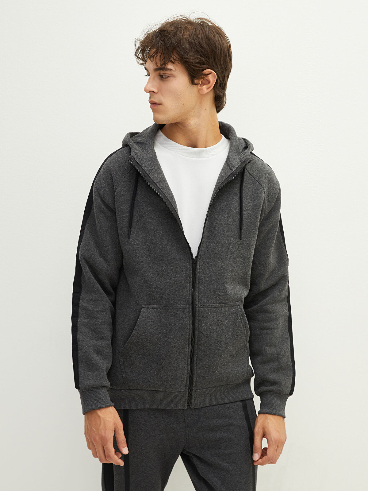 LCW CASUAL Kapüşonlu Uzun Kollu Basic Erkek Sweatshirt LCW CASUAL Kapüşonlu Uzun Kollu Basic Erkek Sweatshirt