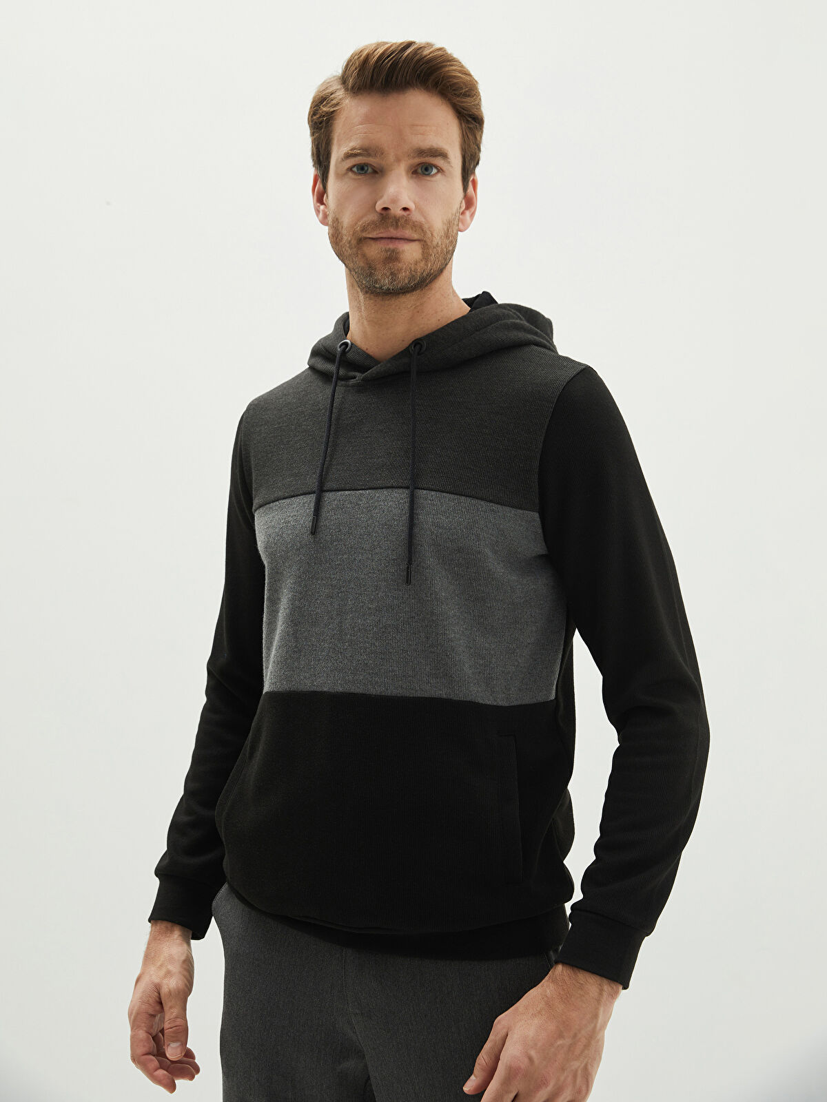 LCW CLASSIC Kapüşonlu Uzun Kollu Renk Bloklu Erkek Sweatshirt LCW CLASSIC Kapüşonlu Uzun Kollu Renk Bloklu Erkek Sweatshirt