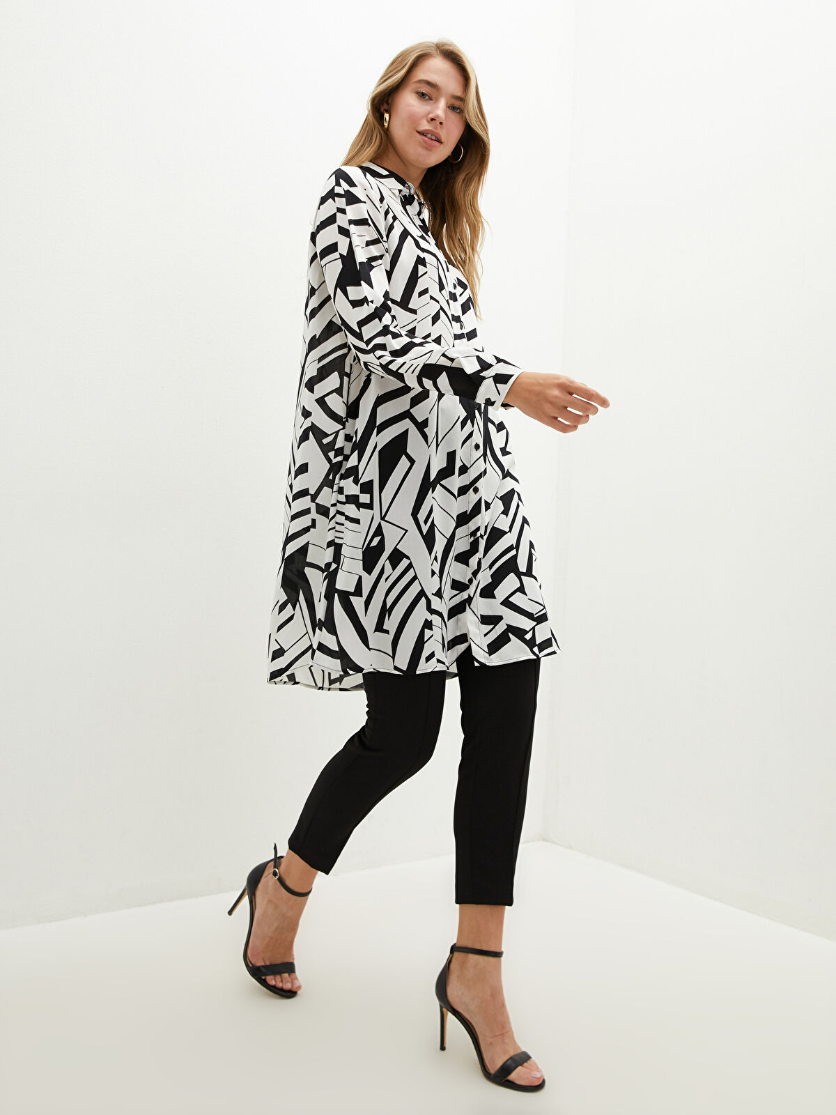LCW CLASSIC Gömlek Yaka Puantiyeli Uzun Kollu Viskon Kadın Tunik