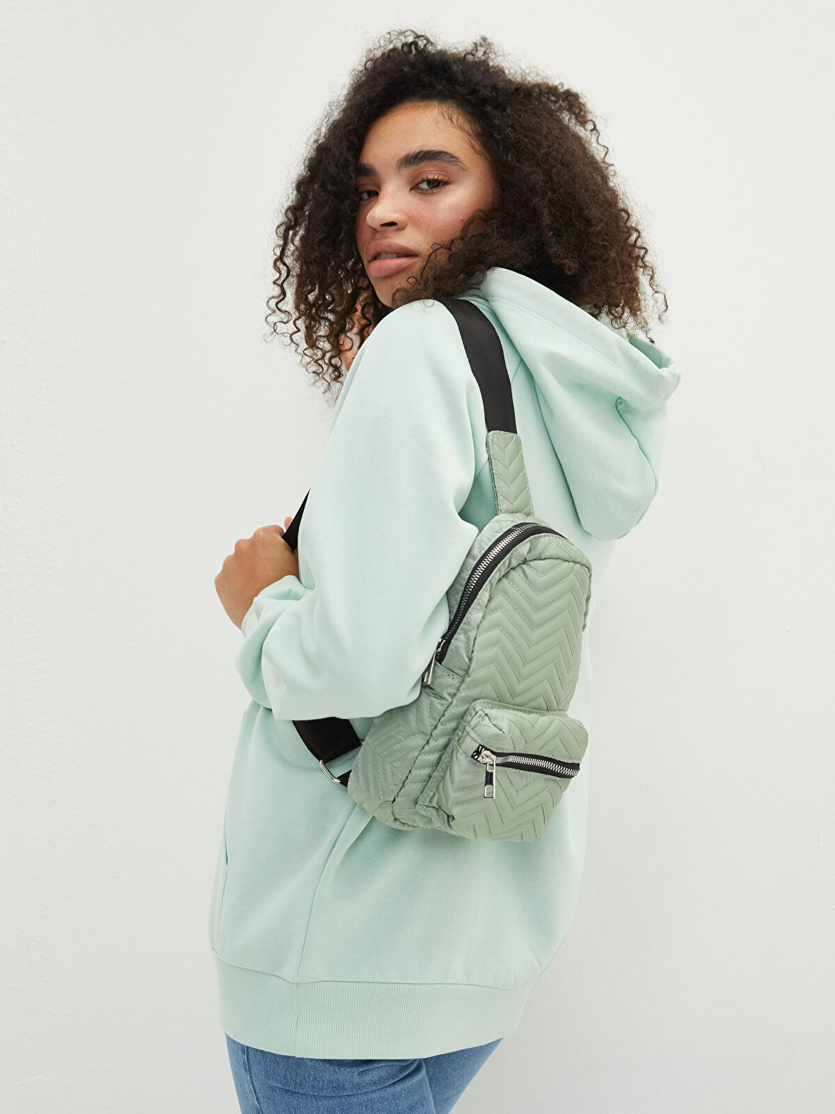 Tek Omuz Askılı Kadın Sırt ve Göğüs Çantası