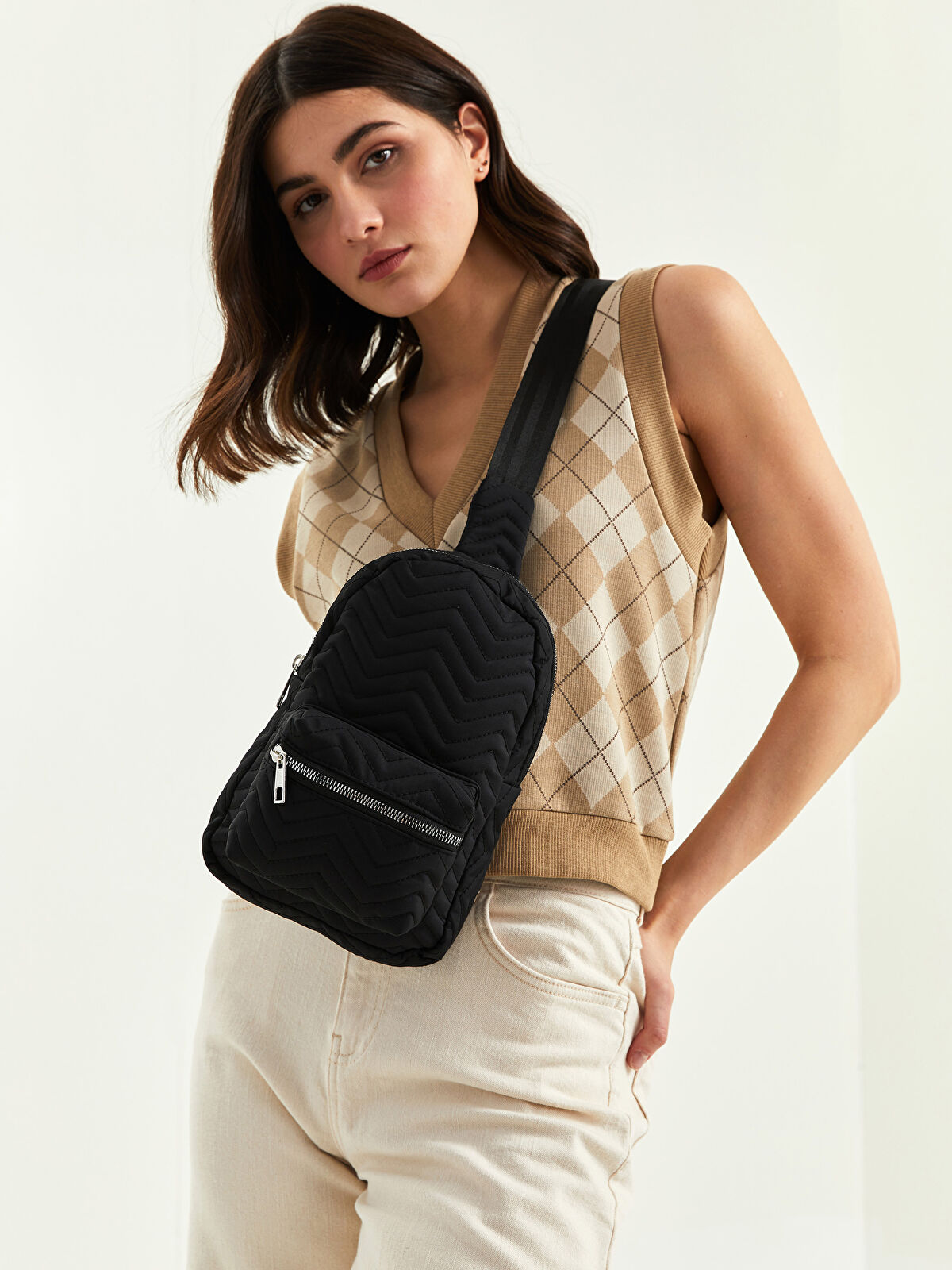 Tek Omuz Askılı Kadın Sırt ve Göğüs Çantası