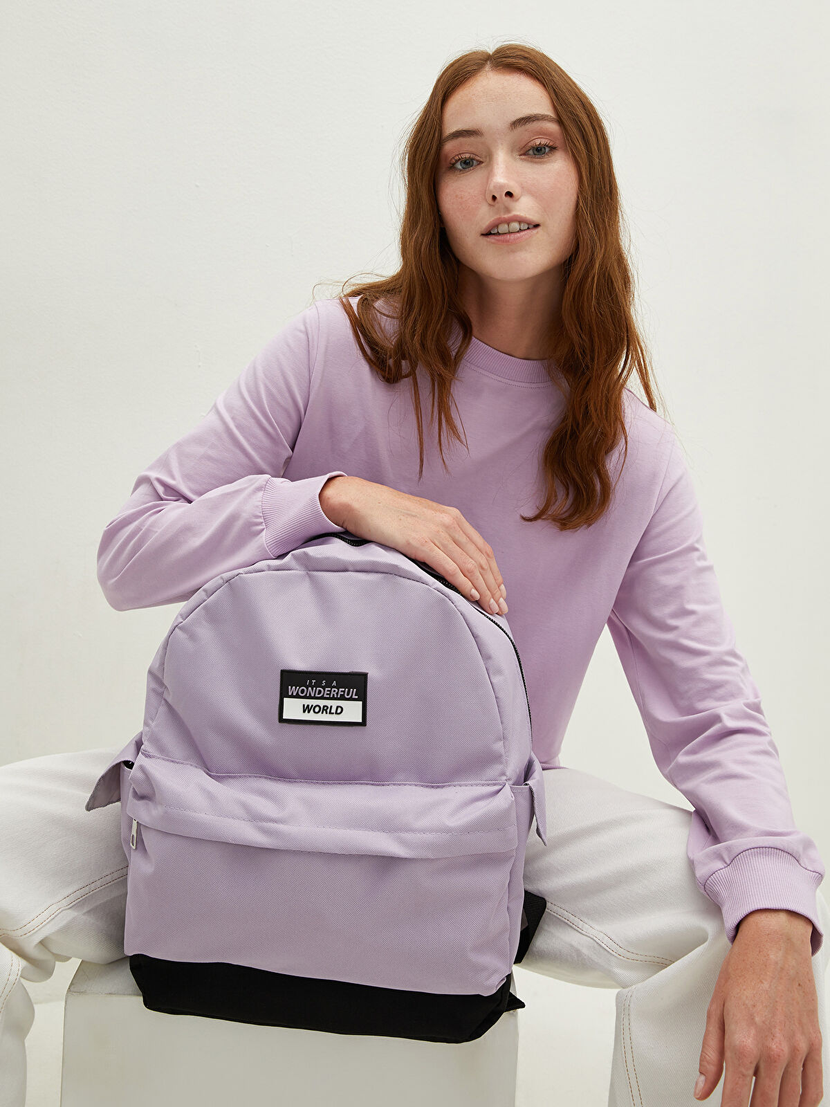 Etiket Baskılı Kadın Sırt Çantası