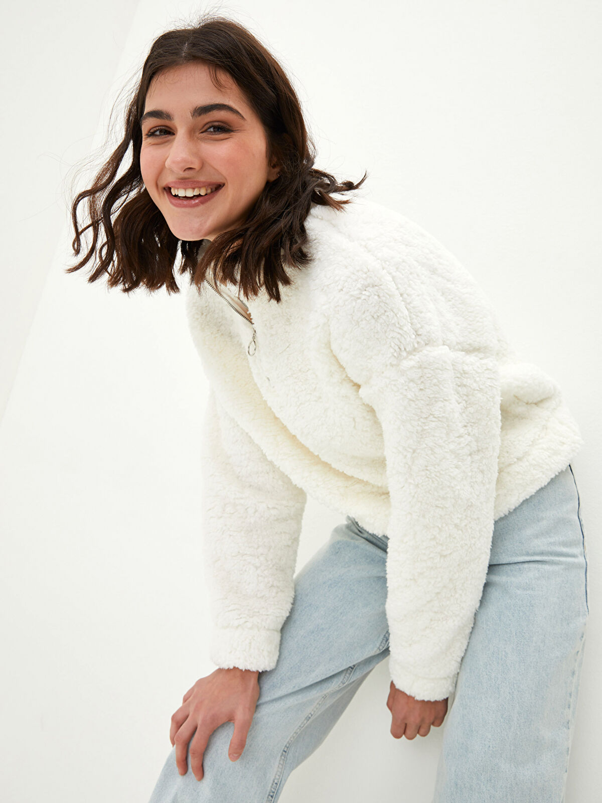 LCW CASUAL Dik Yaka Düz Uzun Kollu Pelüş Kadın Sweatshirt LCW CASUAL Dik Yaka Düz Uzun Kollu Pelüş Kadın Sweatshirt