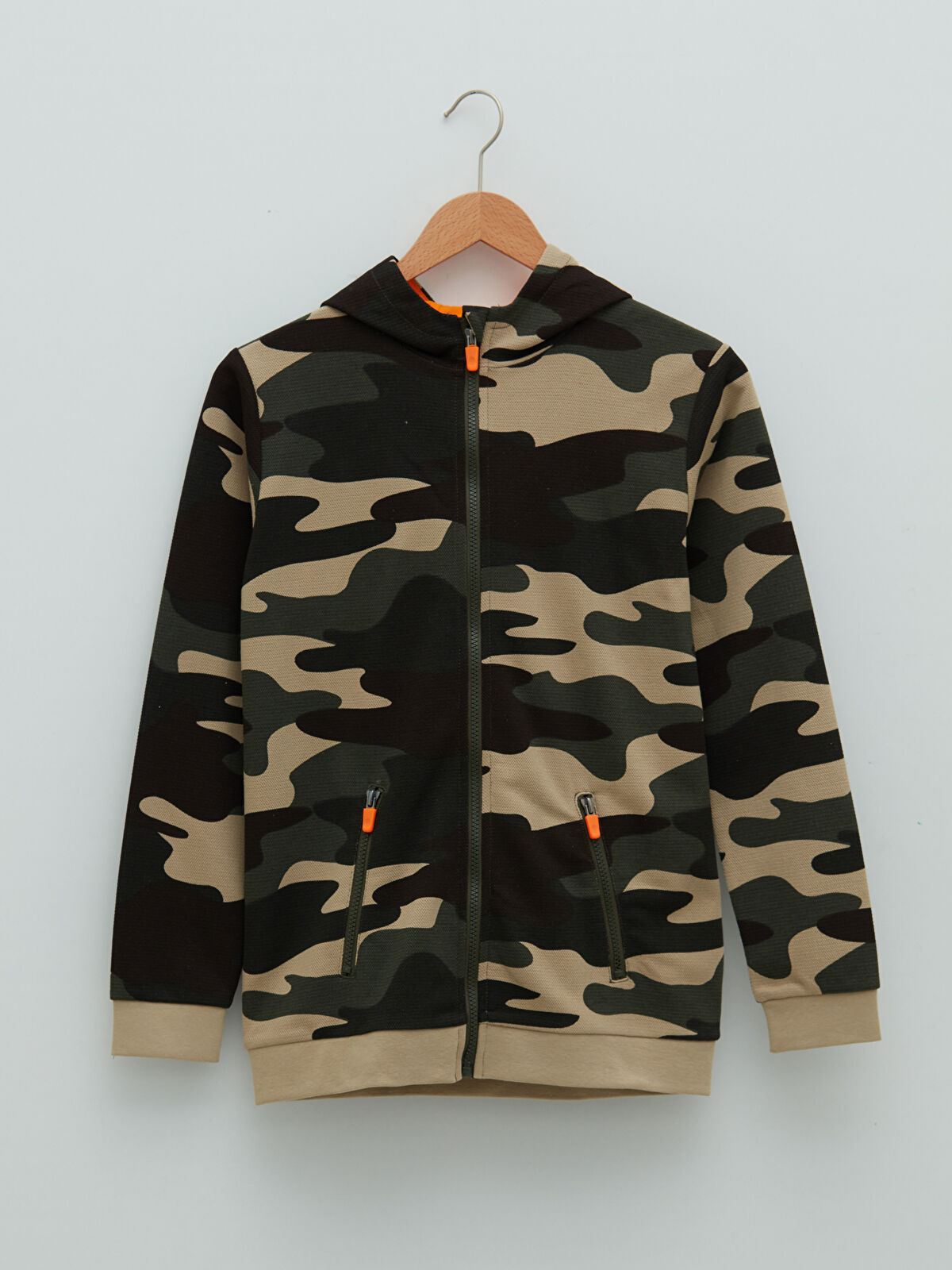 Kapüşonlu Kamuflaj Desenli Uzun Kollu Erkek Çocuk Fermuarlı Sweatshirt Kapüşonlu Kamuflaj Desenli Uzun Kollu Erkek Çocuk Fermuarlı Sweatshirt