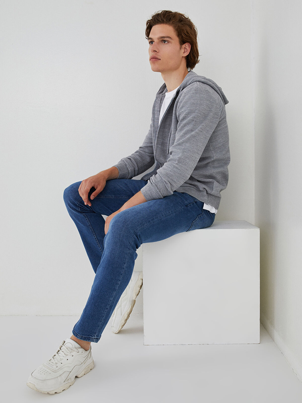 LCW CASUAL Dar Kalıp Kapüşonlu Uzun Kollu Erkek Triko Hırka LCW CASUAL Dar Kalıp Kapüşonlu Uzun Kollu Erkek Triko Hırka